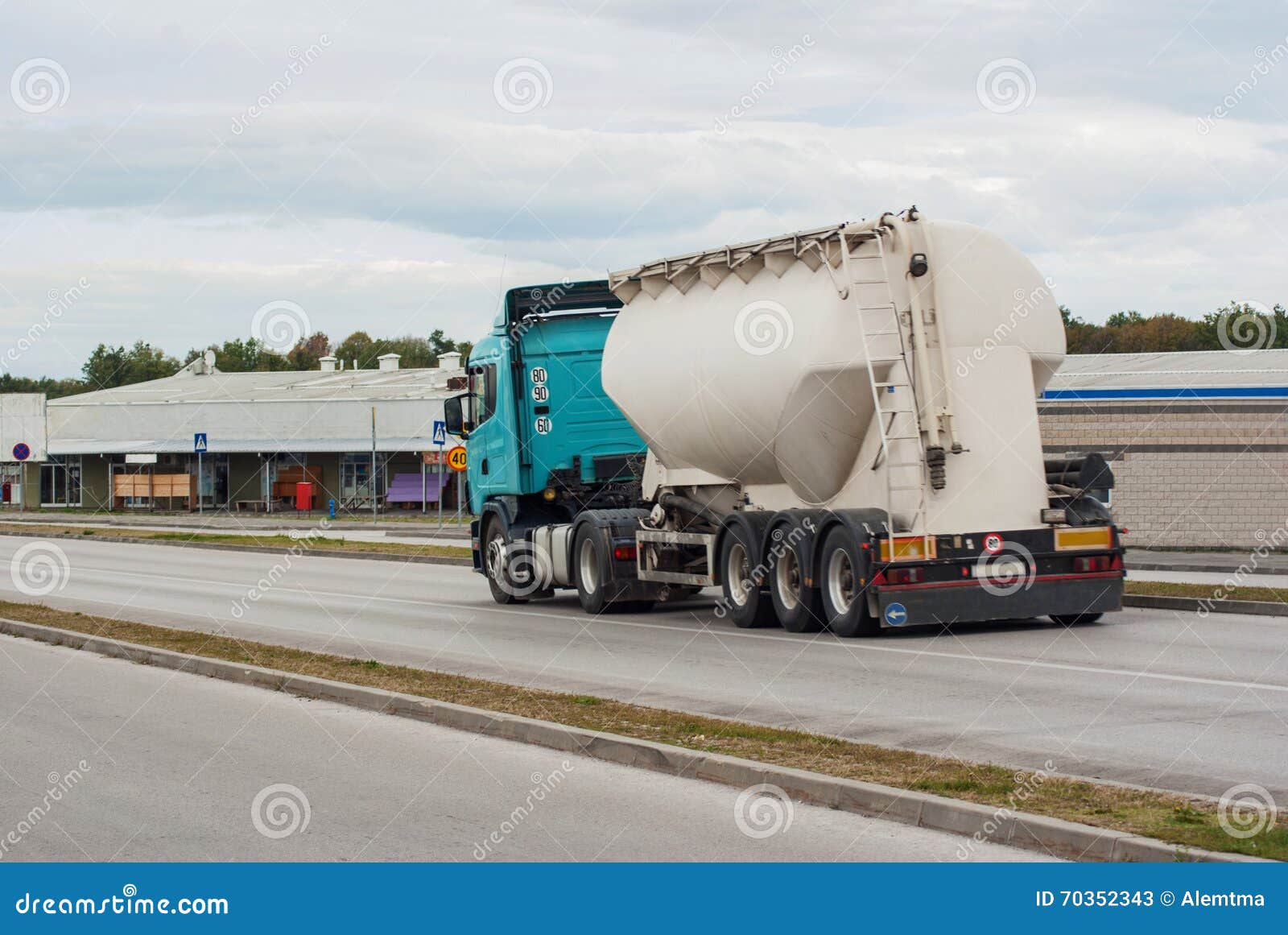 Tankbil Som Transporterar Bränsle Fotografering för Bildbyråer - Bild ...