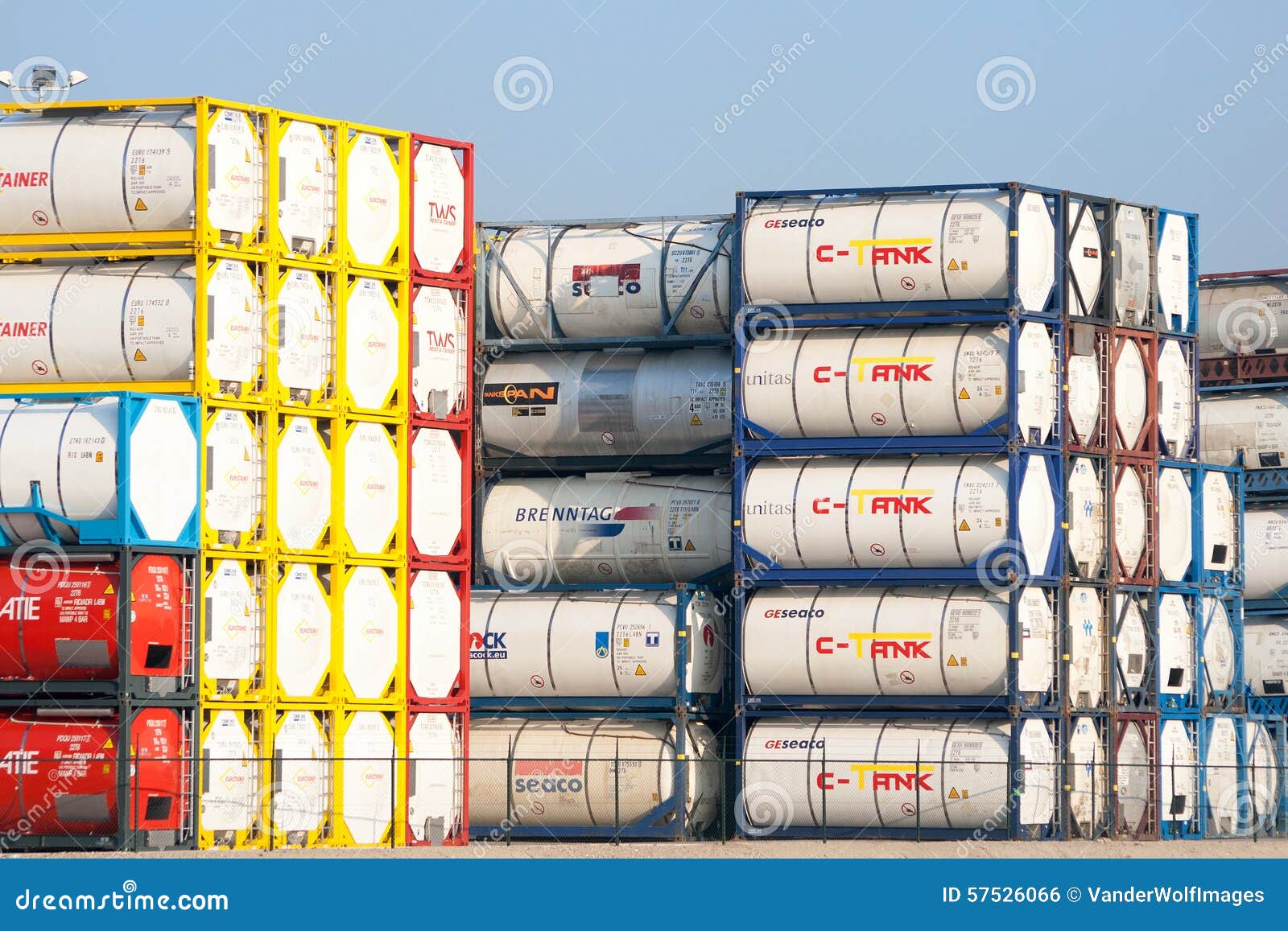 Tankcontainer redactionele foto. Image of commercieel - 57526066