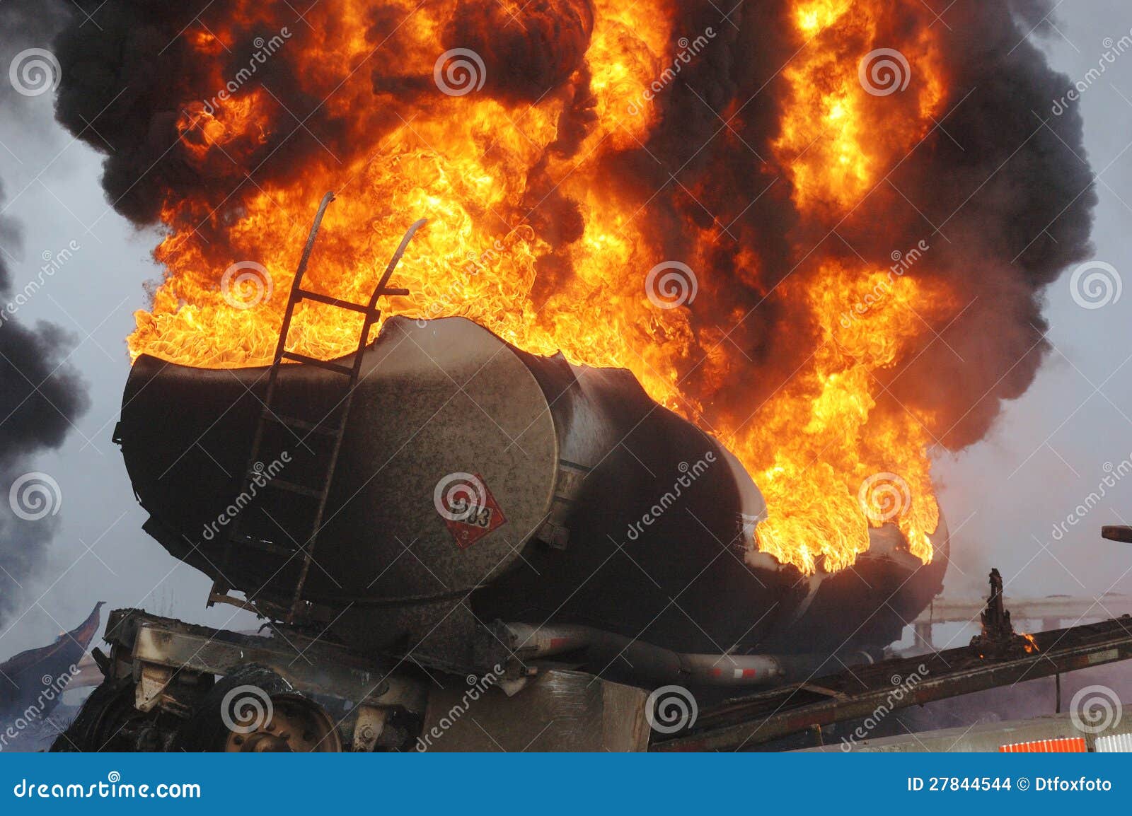 Tanker Fire stock photo. Image of wreck, tank, blaze - 27844544