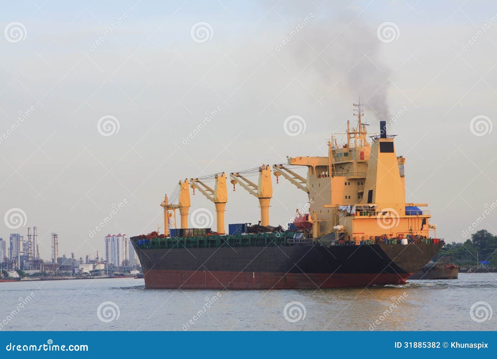 Tanker Ship Running in River Stock Photo - Image of boat, ocean: 31885382
