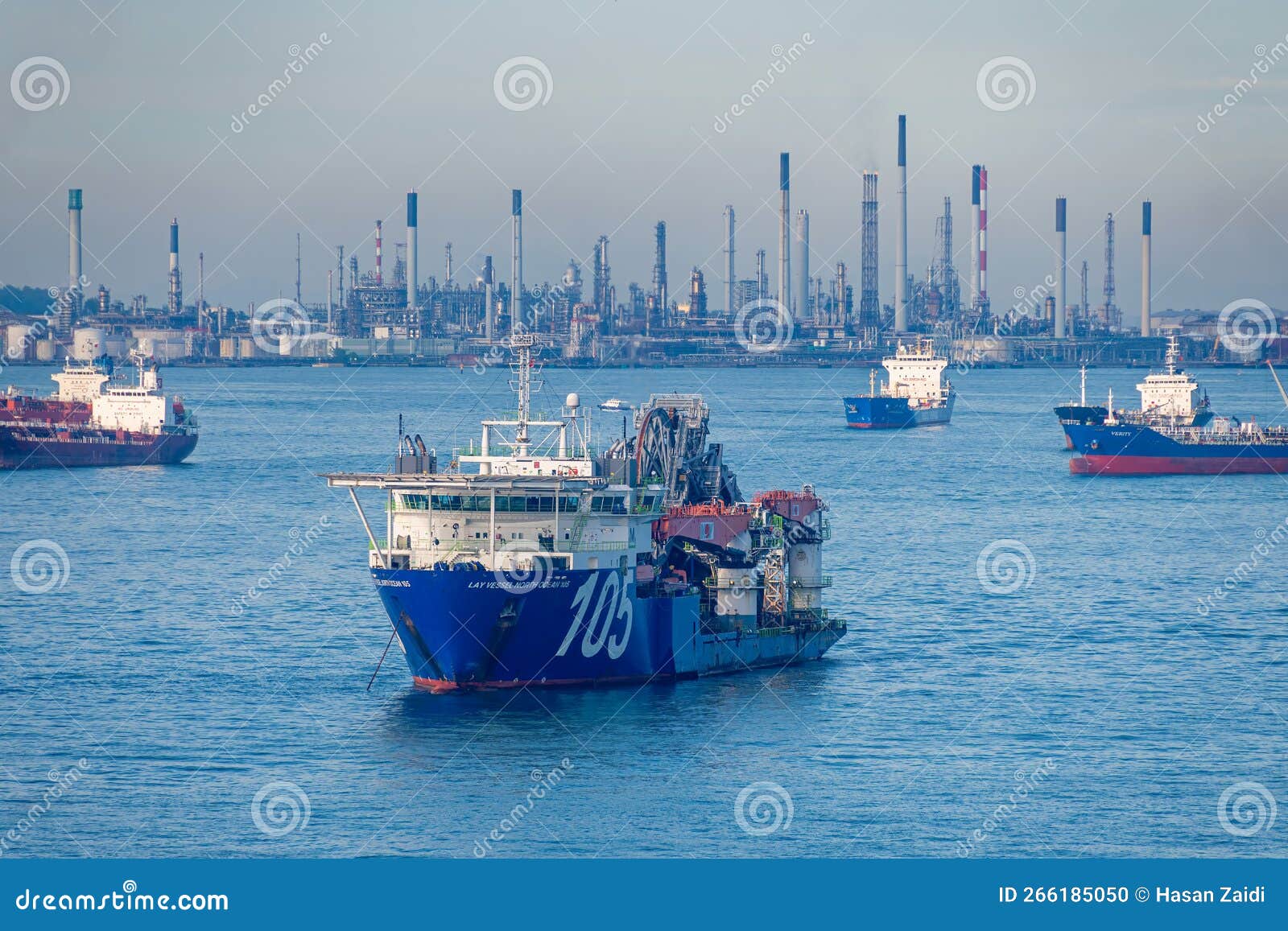 Tanker Ships in Singapore Strait Editorial Image - Image of marina ...