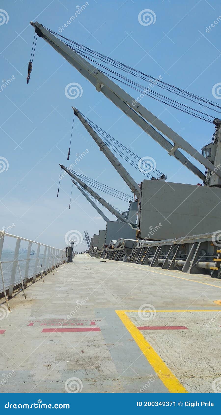 Tanker Shipyard Creane Alone Turk Stock Image - Image of turk, shipyard ...
