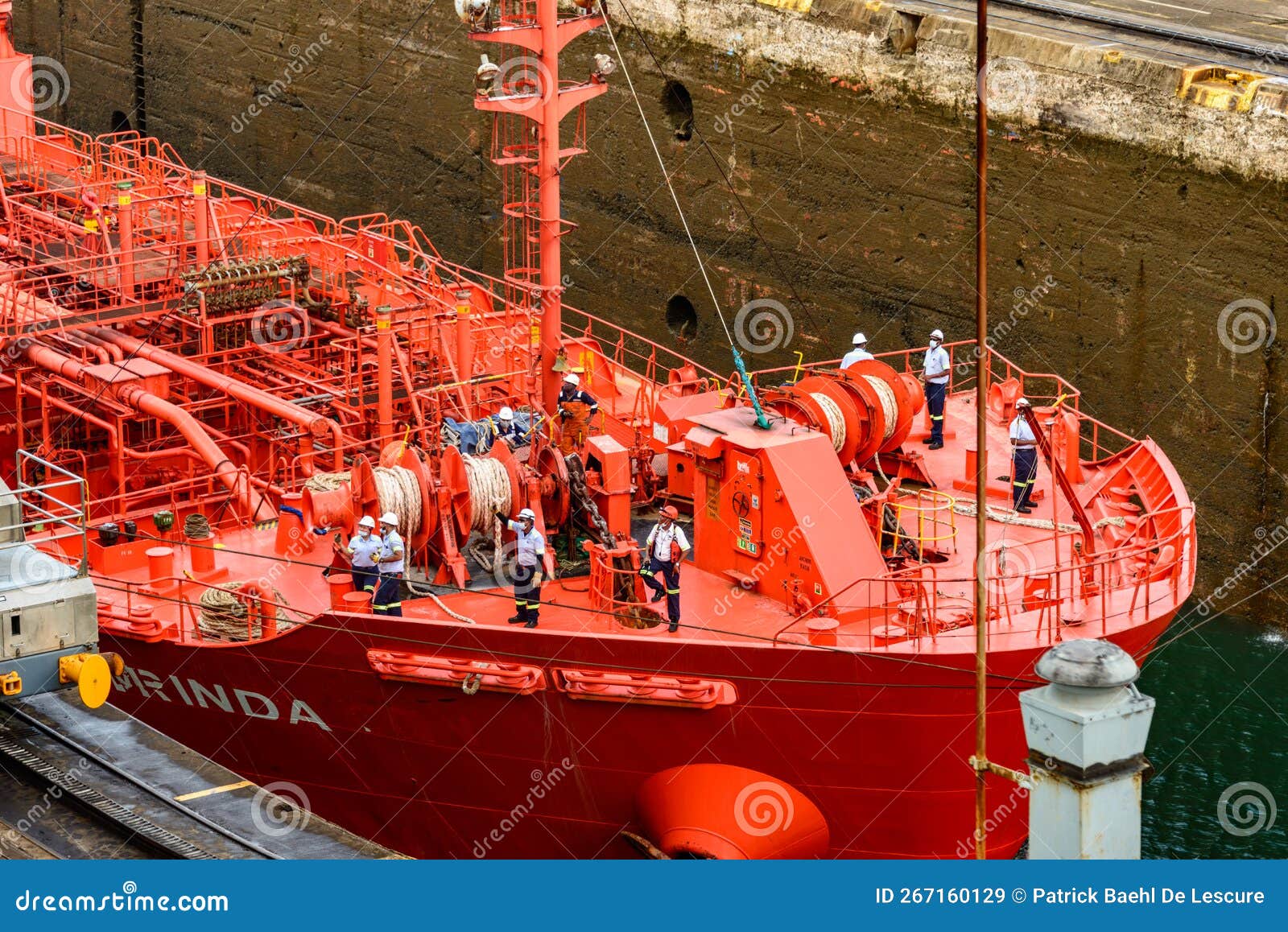 Tanker Strinda Inside the Gatun Locks Editorial Stock Image - Image of ...