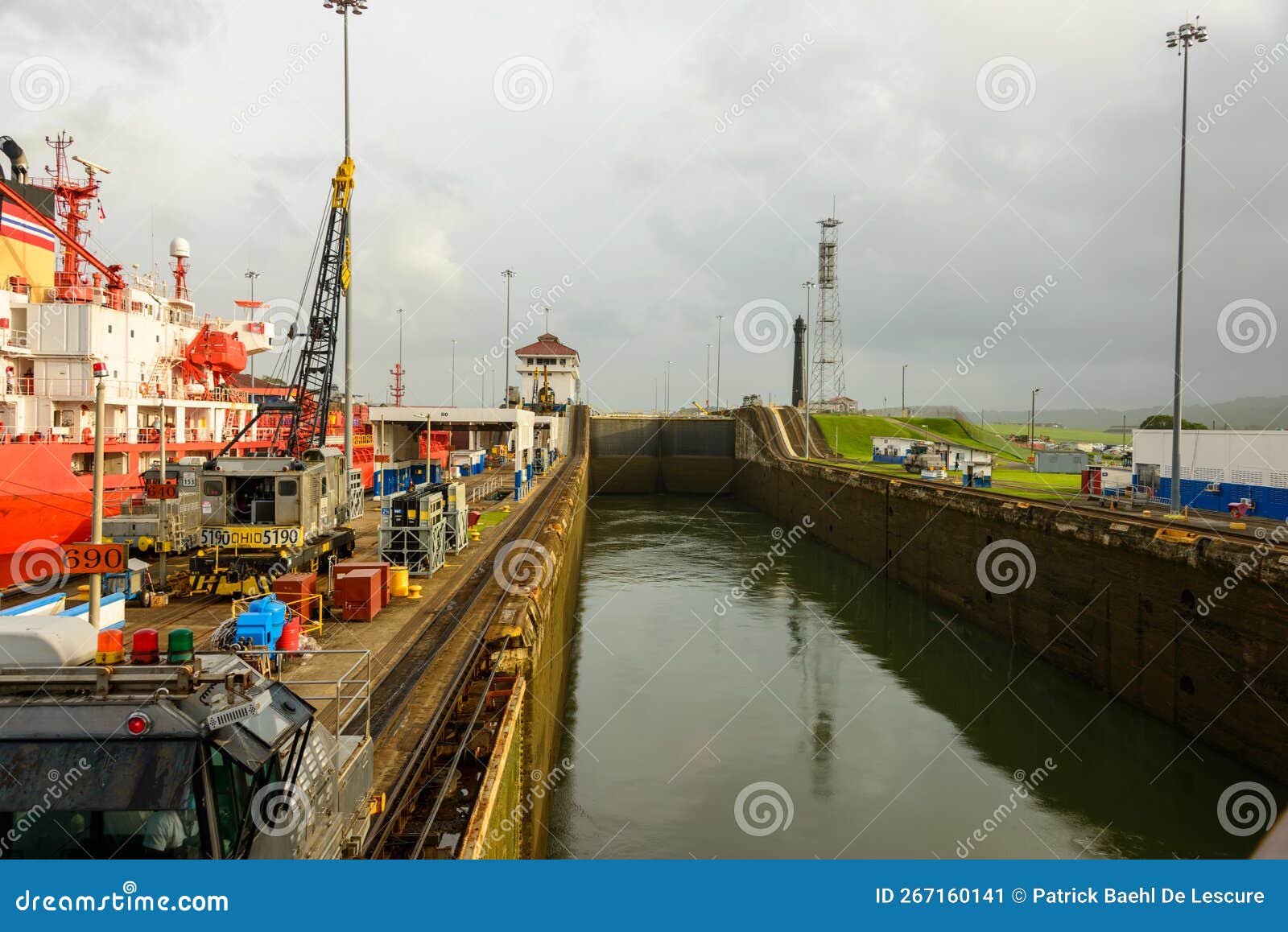 Tanker Strinda Inside the Gatun Locks Editorial Photo - Image of travel ...