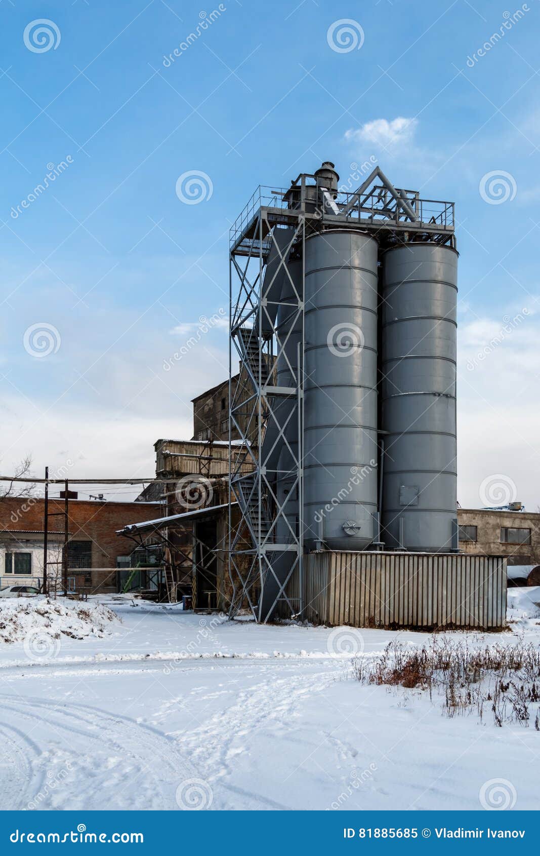 Tanks for cement storage stock image. Image of warehouse - 81885685