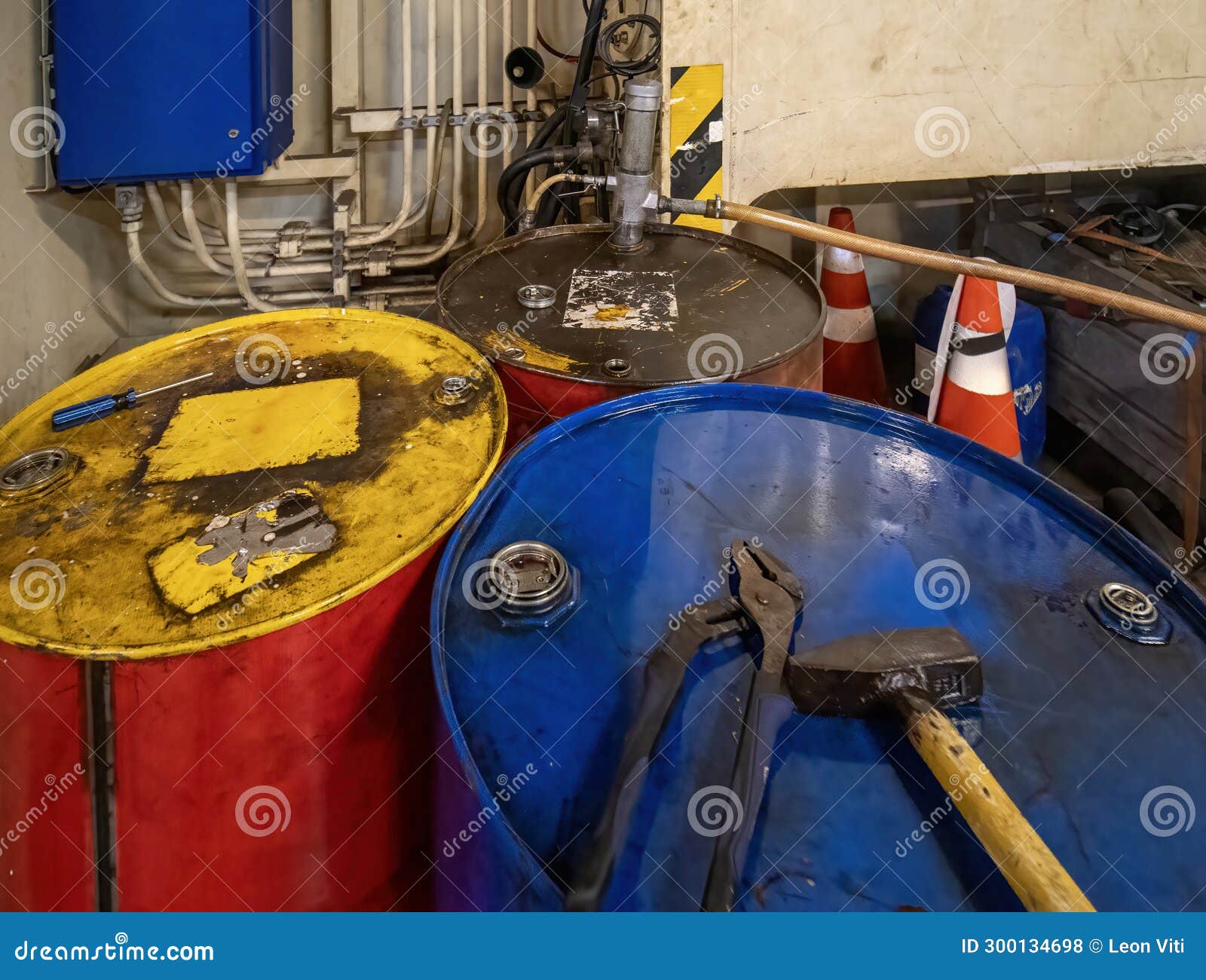 Tanque De Acero De 200 Litros Tanque De Aceite De 200 Litros Foto de ...