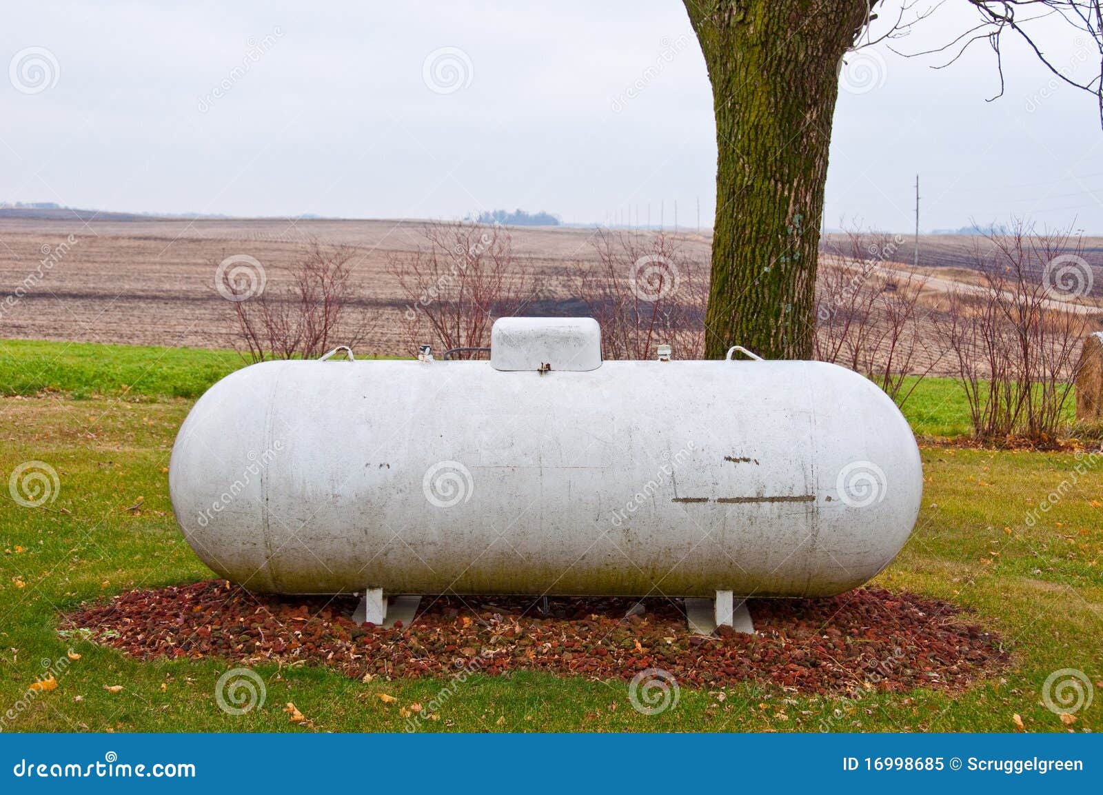 Tanque de propano imagem de stock. Imagem de ambiental - 16998685