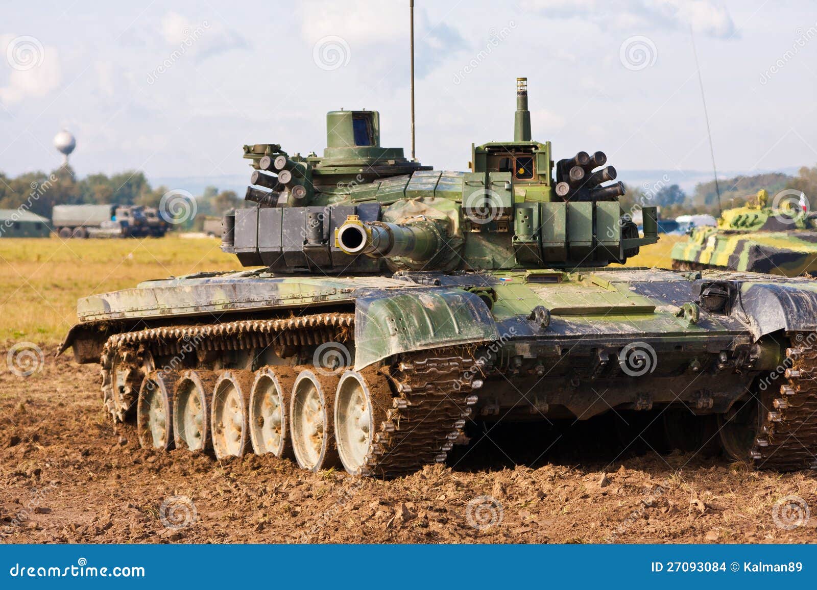 Tanque militar foto de stock. Imagem de injetor, conflito - 27093084