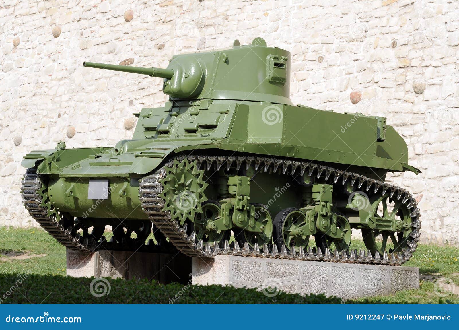 Tanque, WW2 imagem de stock. Imagem de transporte, militar - 9212247
