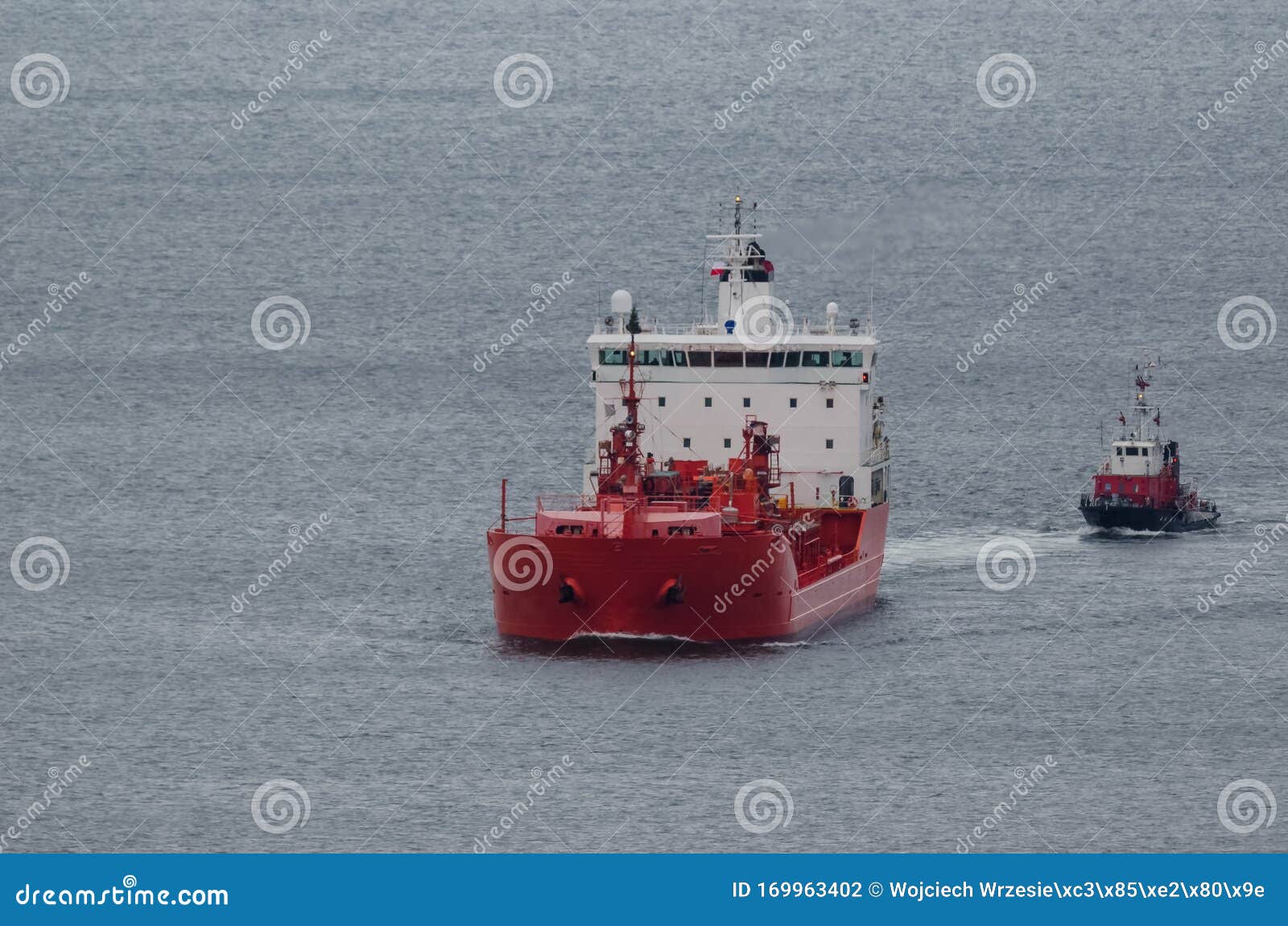TANQUER E FIREBOQUE foto de stock. Imagem de perigoso - 169963402
