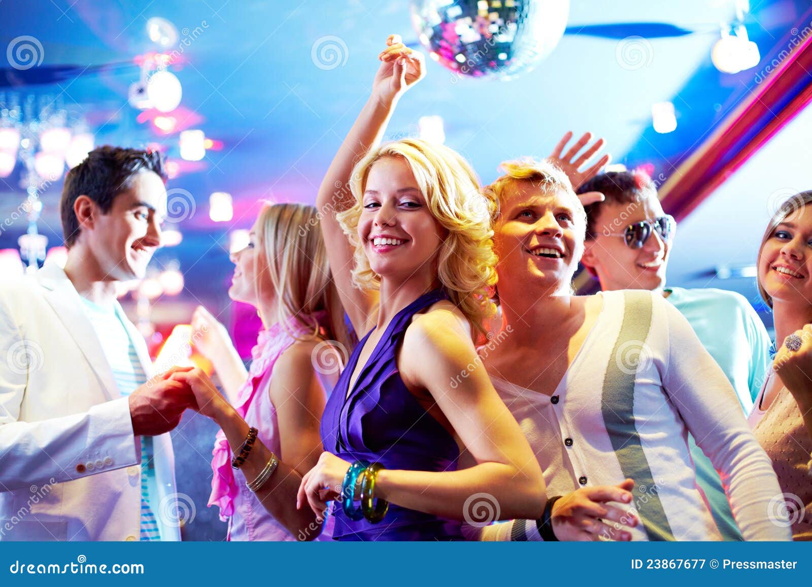 Tanzen an der Party stockbild. Bild von lachen, froh - 23867677
