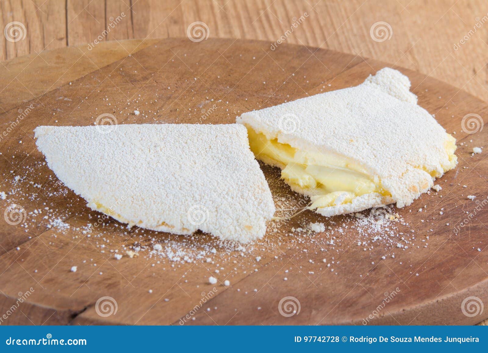 Tapiocas com queijo foto de stock. Imagem de tradicional - 97742728