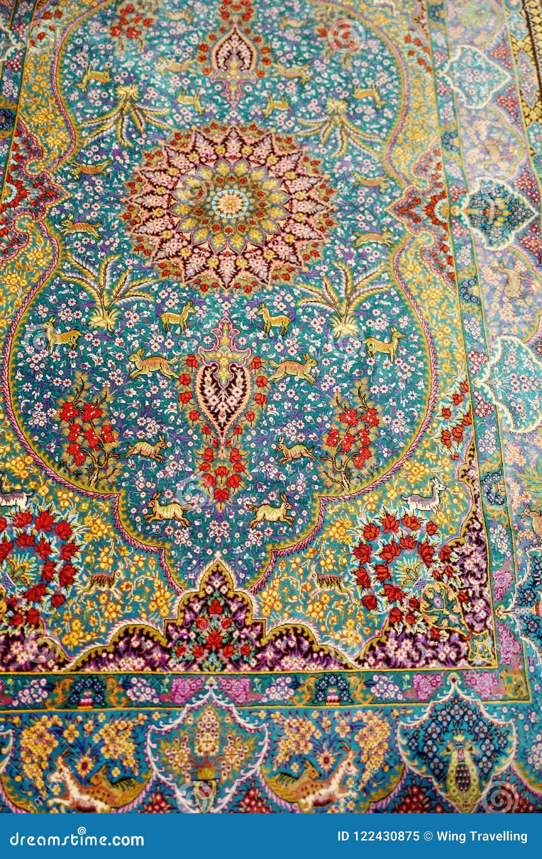 Tapis de Perse image stock. Image du luxe, oriental - 122430875