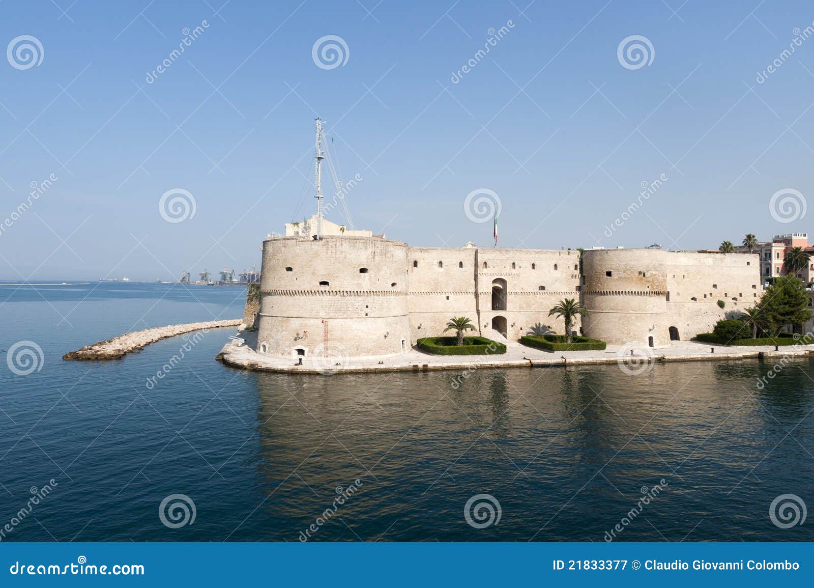 Taranto (Apulia, Italy) - Old Castle on the Sea Stock Image - Image of ...