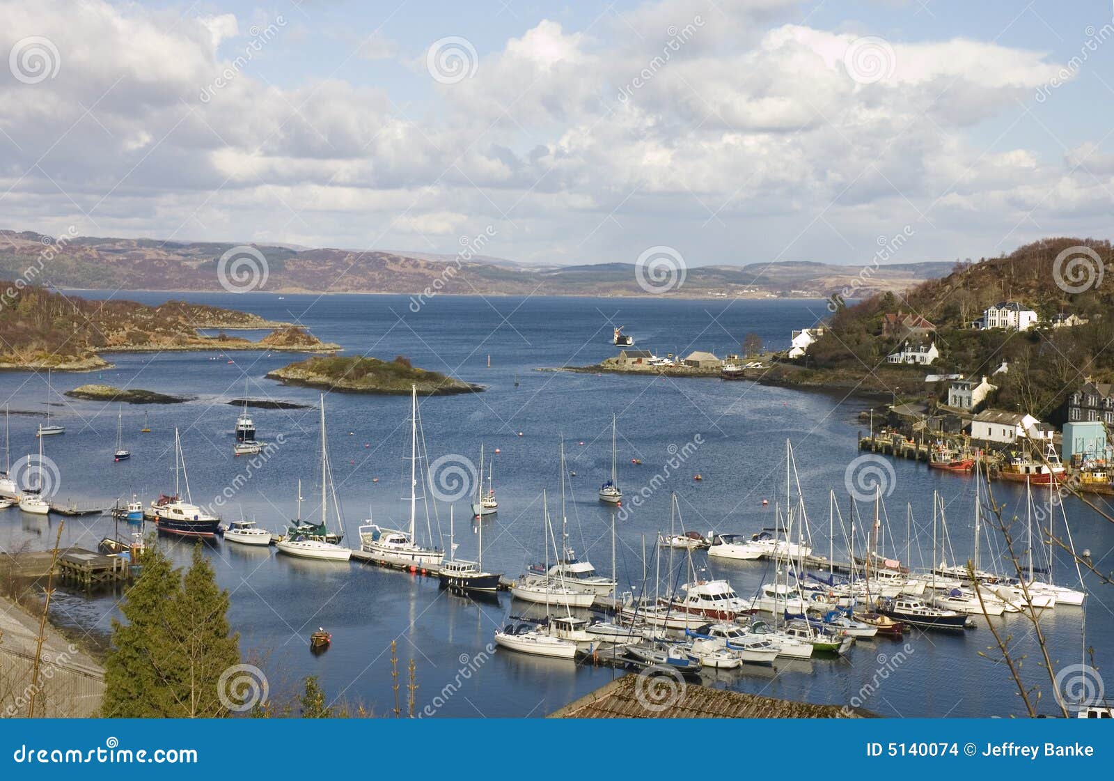 Tarbert harbor and ferry stock photo. Image of arriving - 5140074