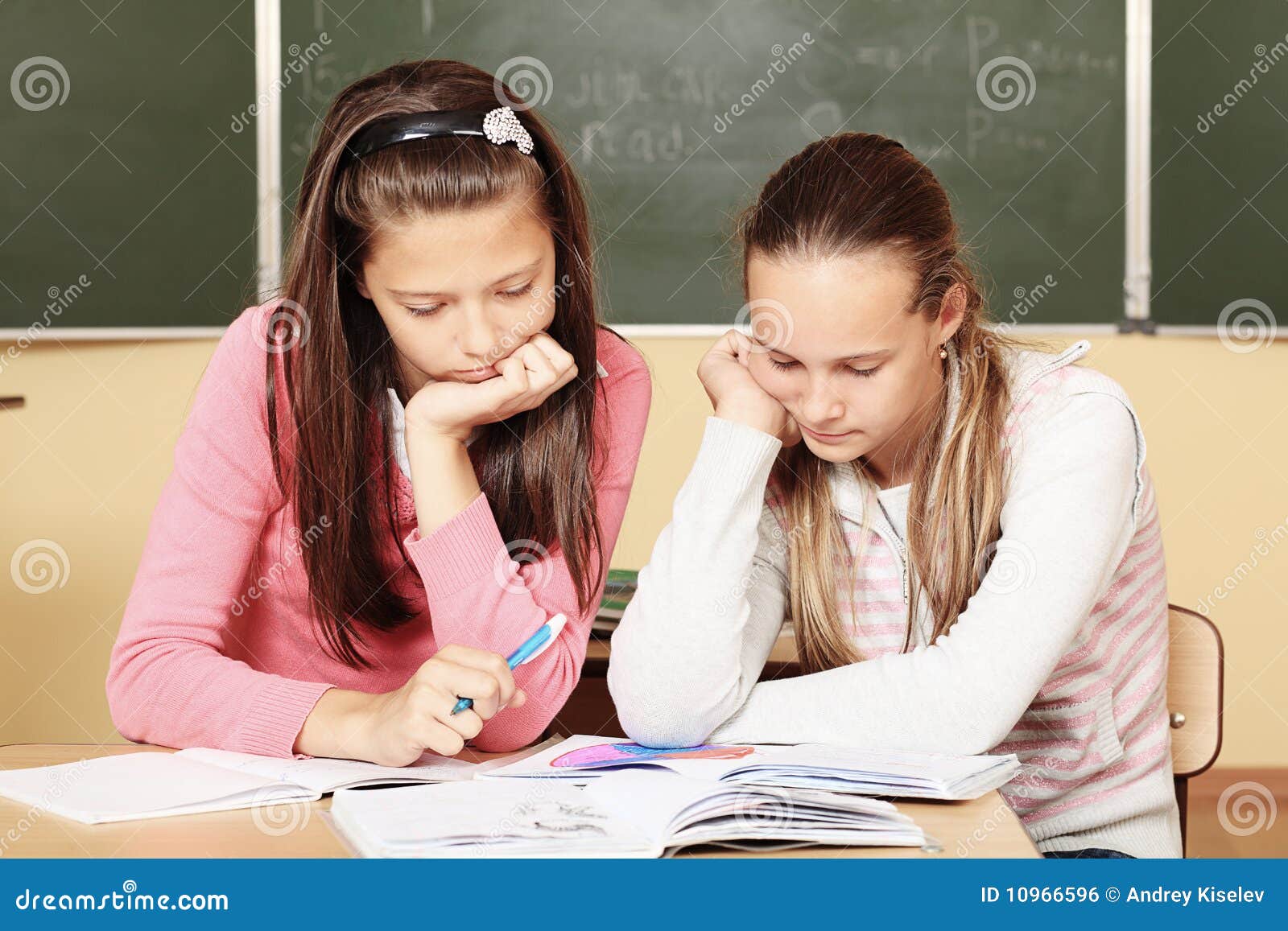 Tarea foto de archivo. Imagen de colegiala, estudio, tarea - 10966596