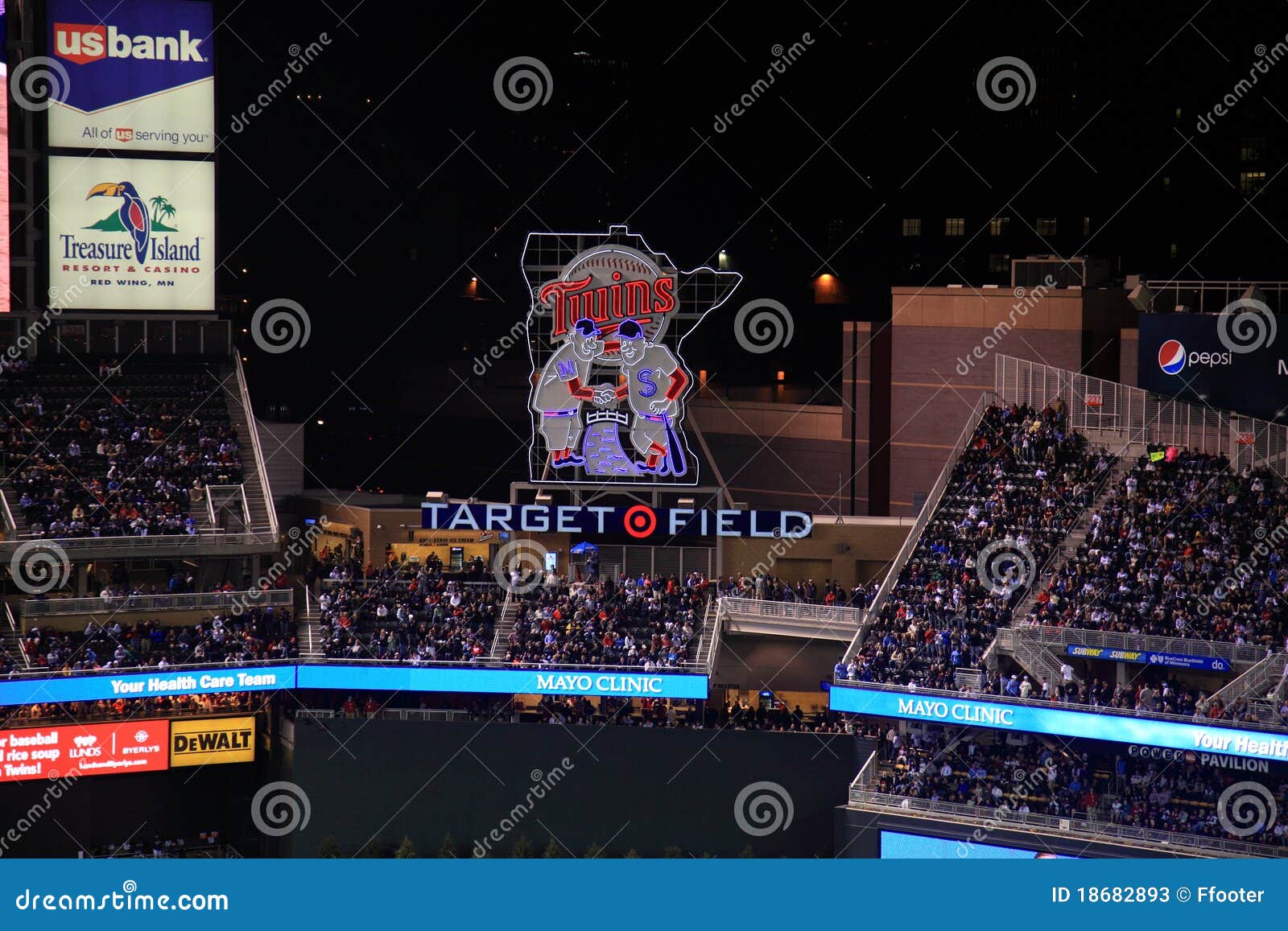 Target Field - Minnesota Twins Editorial Stock Photo - Image of grass ...