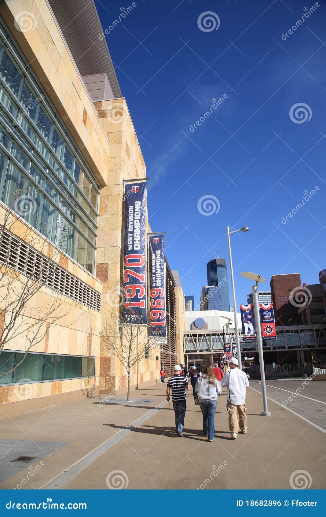 Target Field - Minnesota Twins Editorial Photo - Image of city, field ...