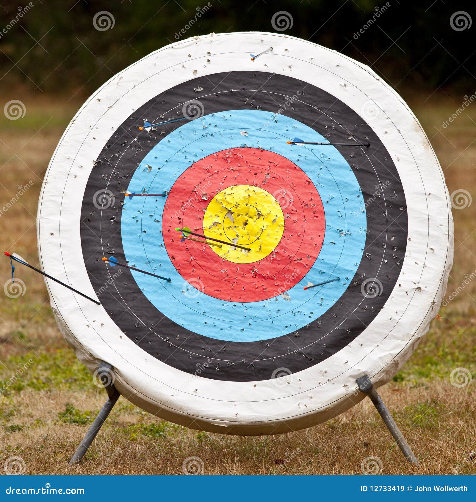 Target with random arrows stock image. Image of concept - 12733419