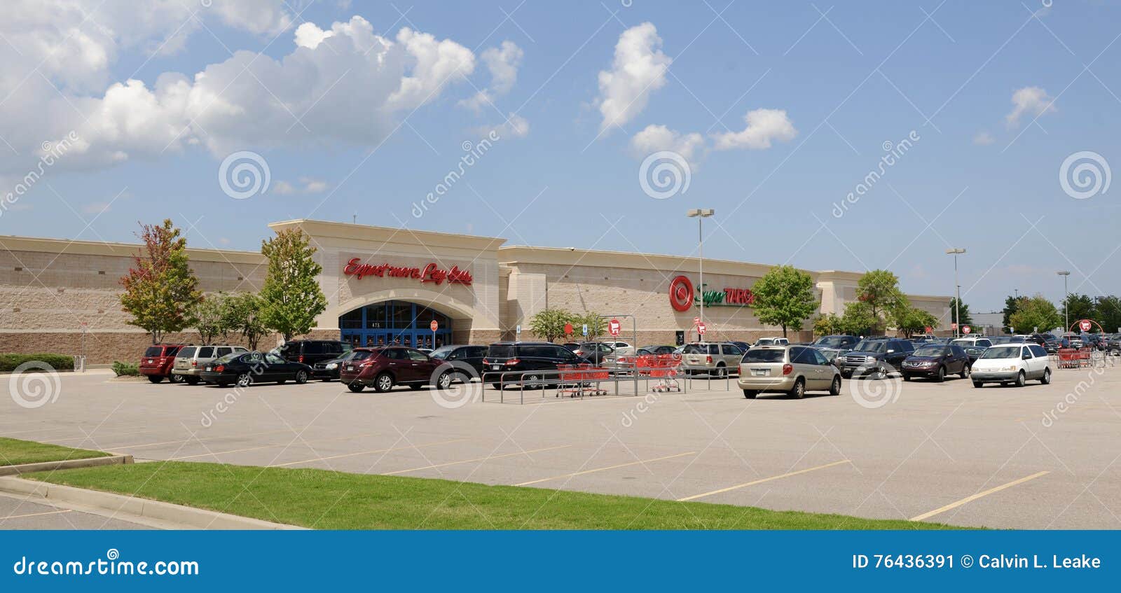 Target Super Store editorial photo. Image of target, metropolitan ...