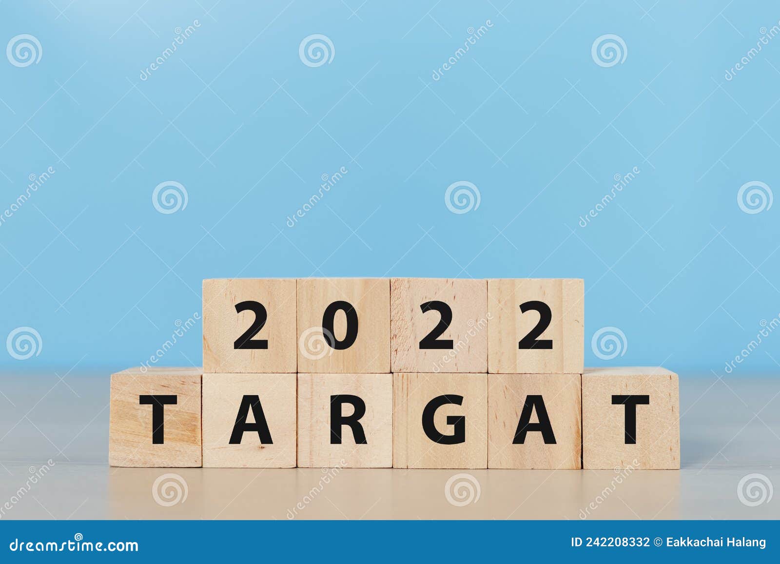 Target 2022 Year Success. Wooden Cube Block with Text Target 2022 Stock ...