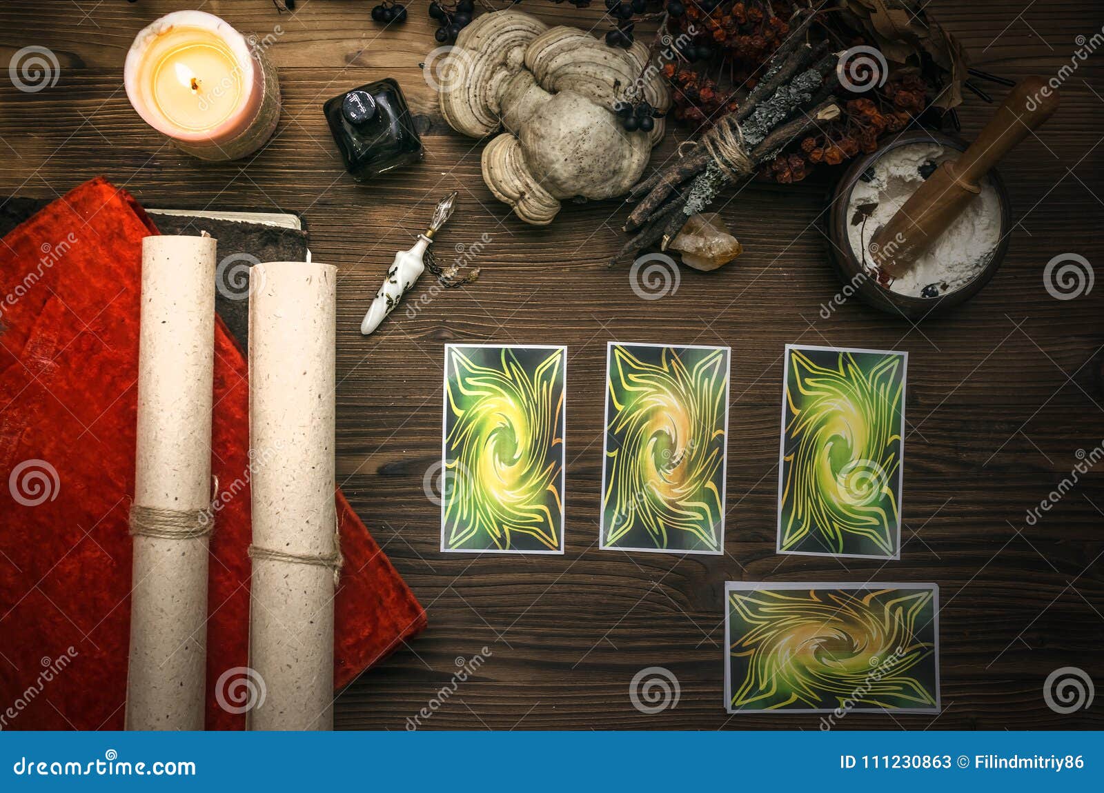 Tarjetas De Tarot Adivino Divination Doctor De Bruja Imagen de archivo ...