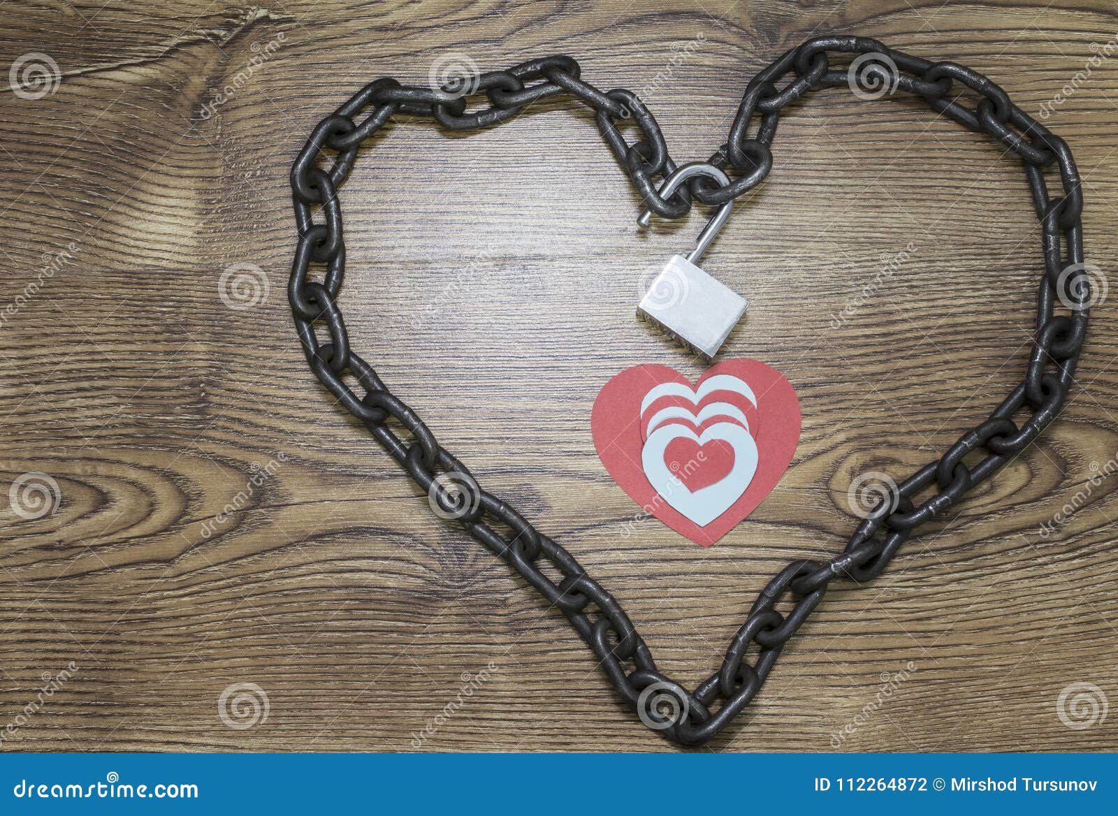 Tarjetas Rojas, Azules Del Corazón Dentro Del Corazón Encadenado Foto de archivo - Imagen de ...