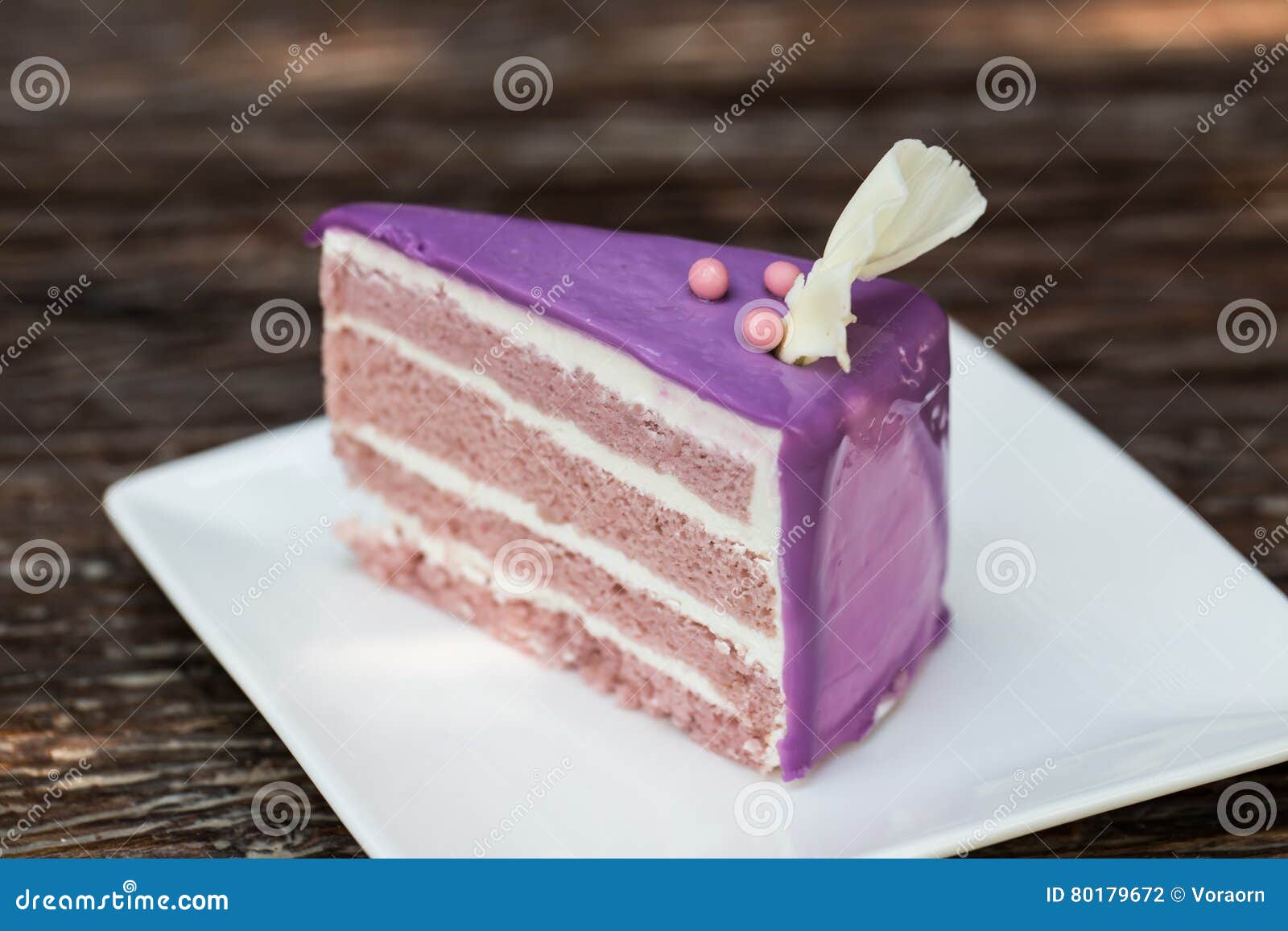 Taro Cake foto de archivo. Imagen de torcer, pedazo, natillas - 80179672