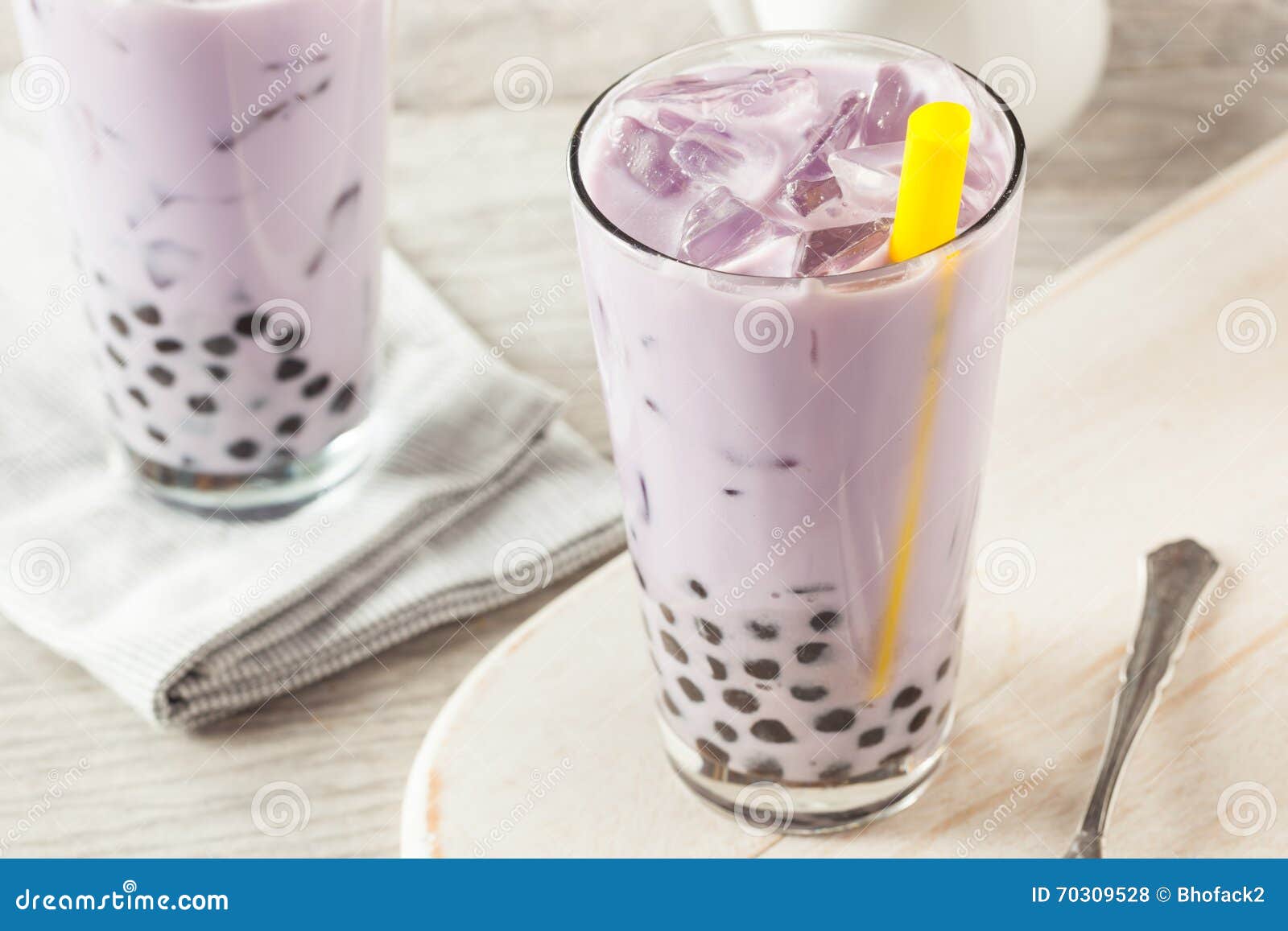 Taro Milk Bubble Tea Hecho En Casa Con Tapioca Foto de archivo - Imagen ...