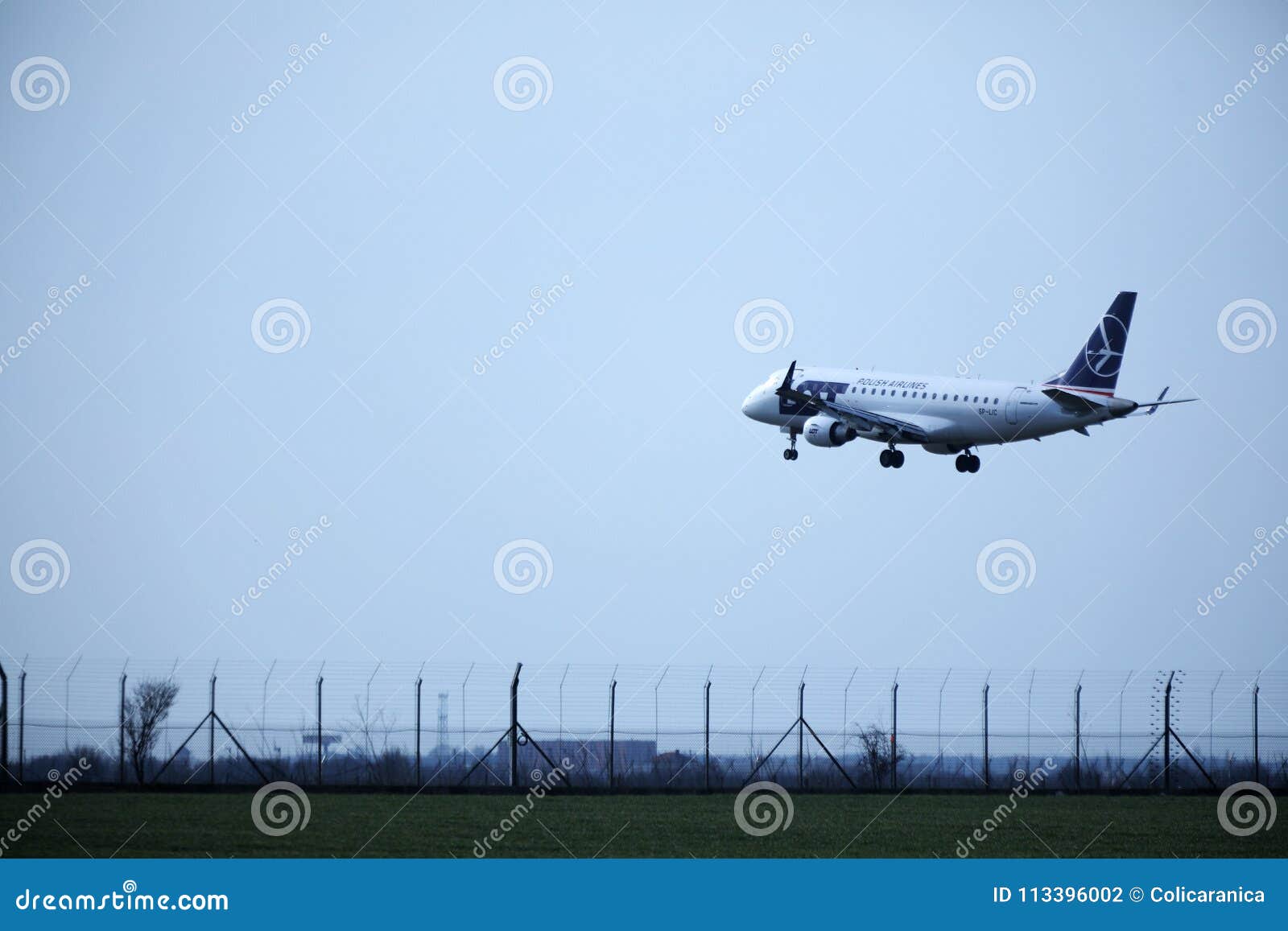 Tarom Plane in the Sky, Landing Editorial Photography - Image of ...