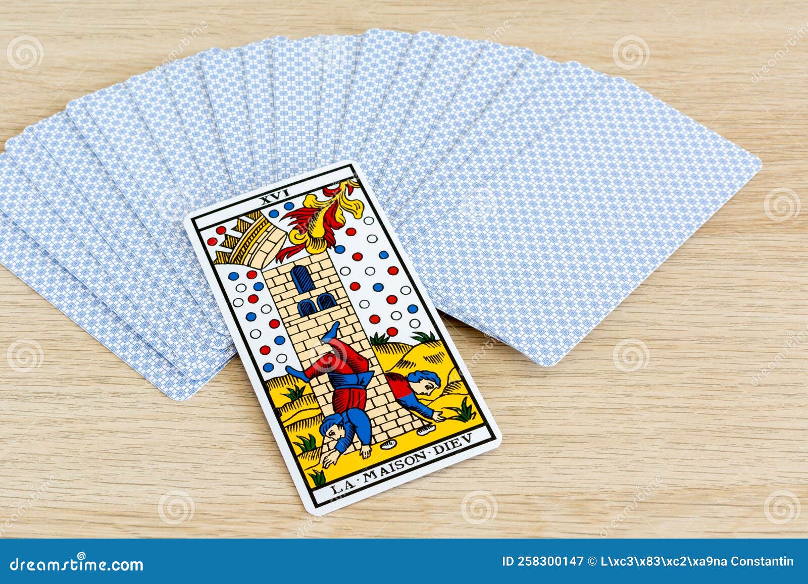 Tarot de marsella fotografía editorial. Imagen de divinidad - 258300147