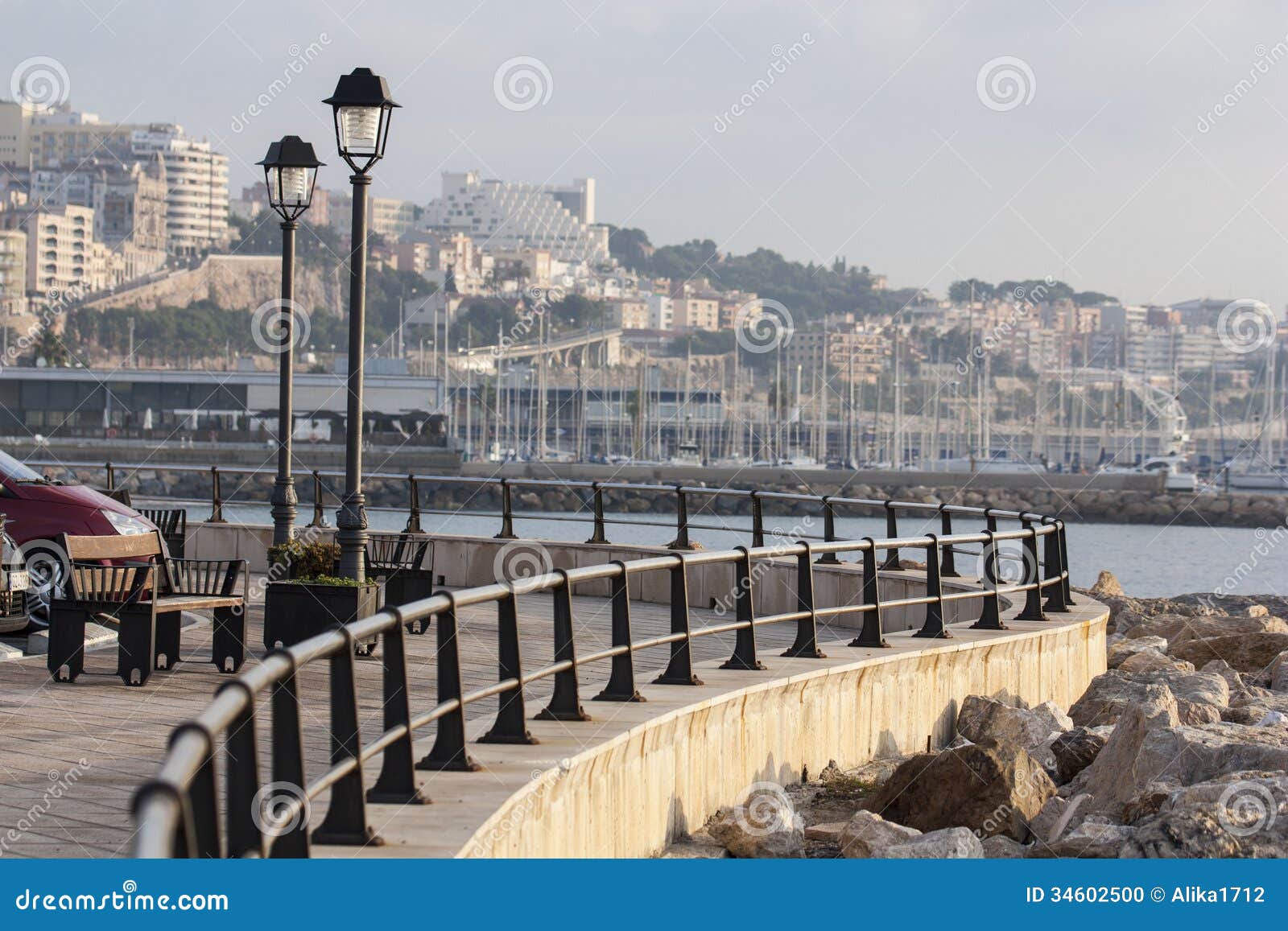 Tarragone. Ville De L'Espagne. Photo stock - Image du promenade, lampes ...