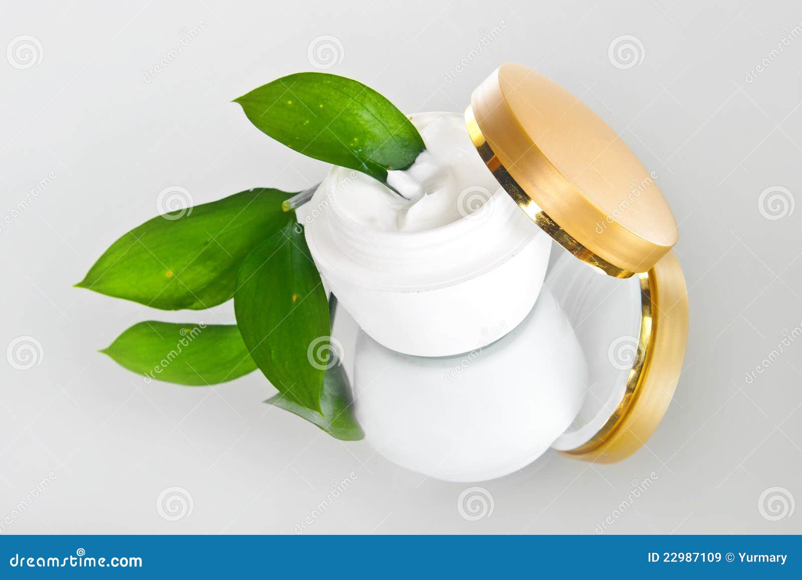 Tarro de crema de cara imagen de archivo. Imagen de hidratante - 22987109