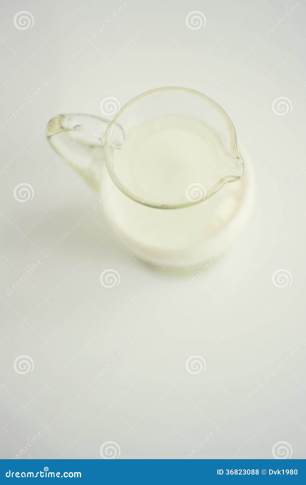 Tarro de leche foto de archivo. Imagen de doméstico, jarro - 36823088