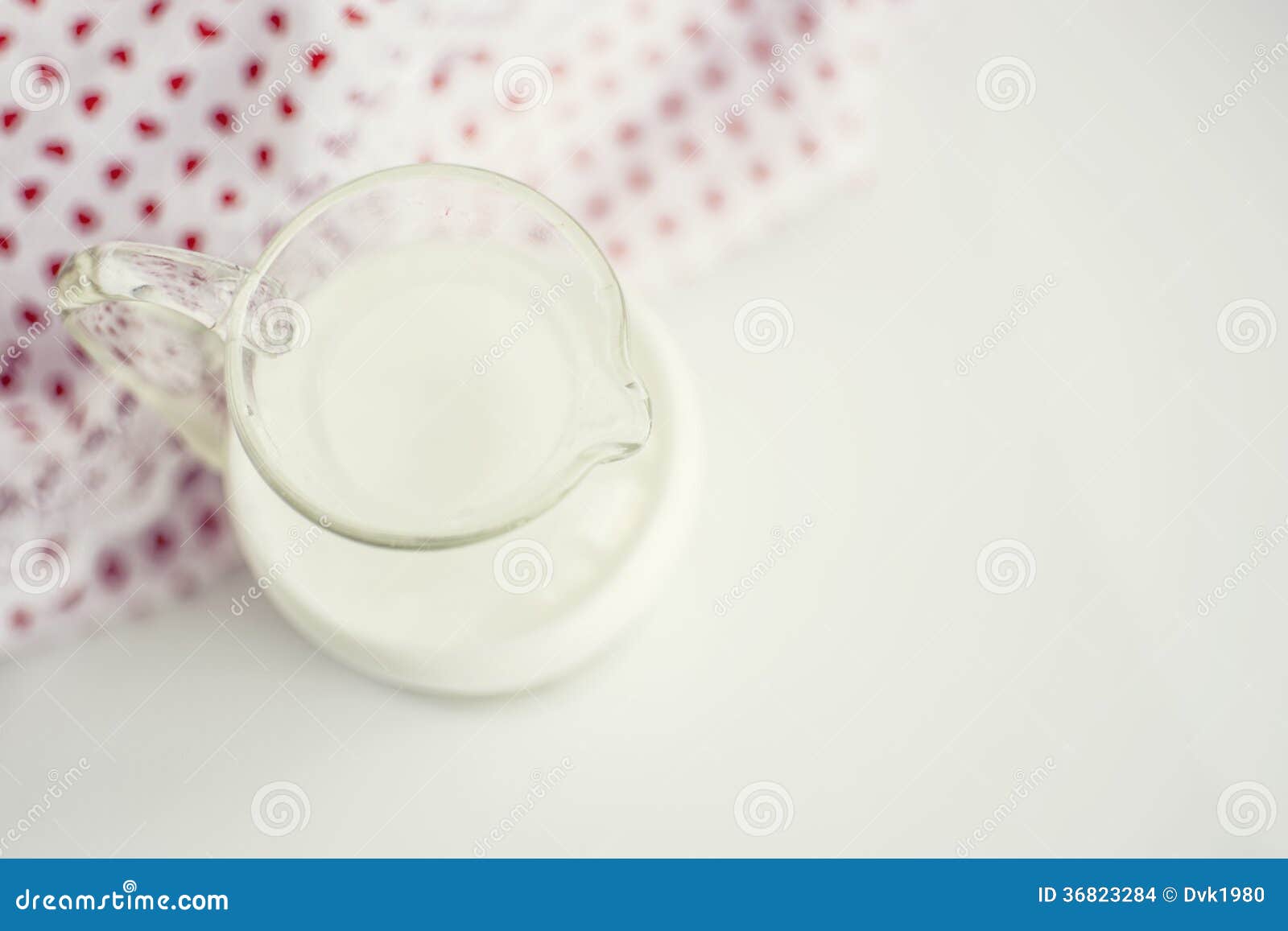 Tarro de leche foto de archivo. Imagen de crema, sano - 36823284