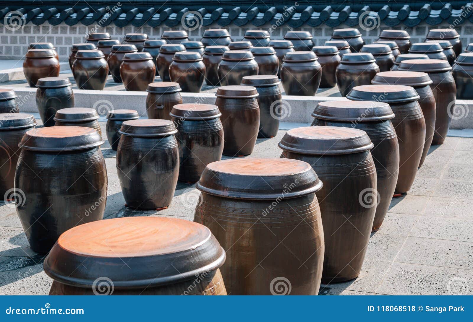 Tarros Tradicionales Coreanos De La Comida De Jangdokdae Foto de ...