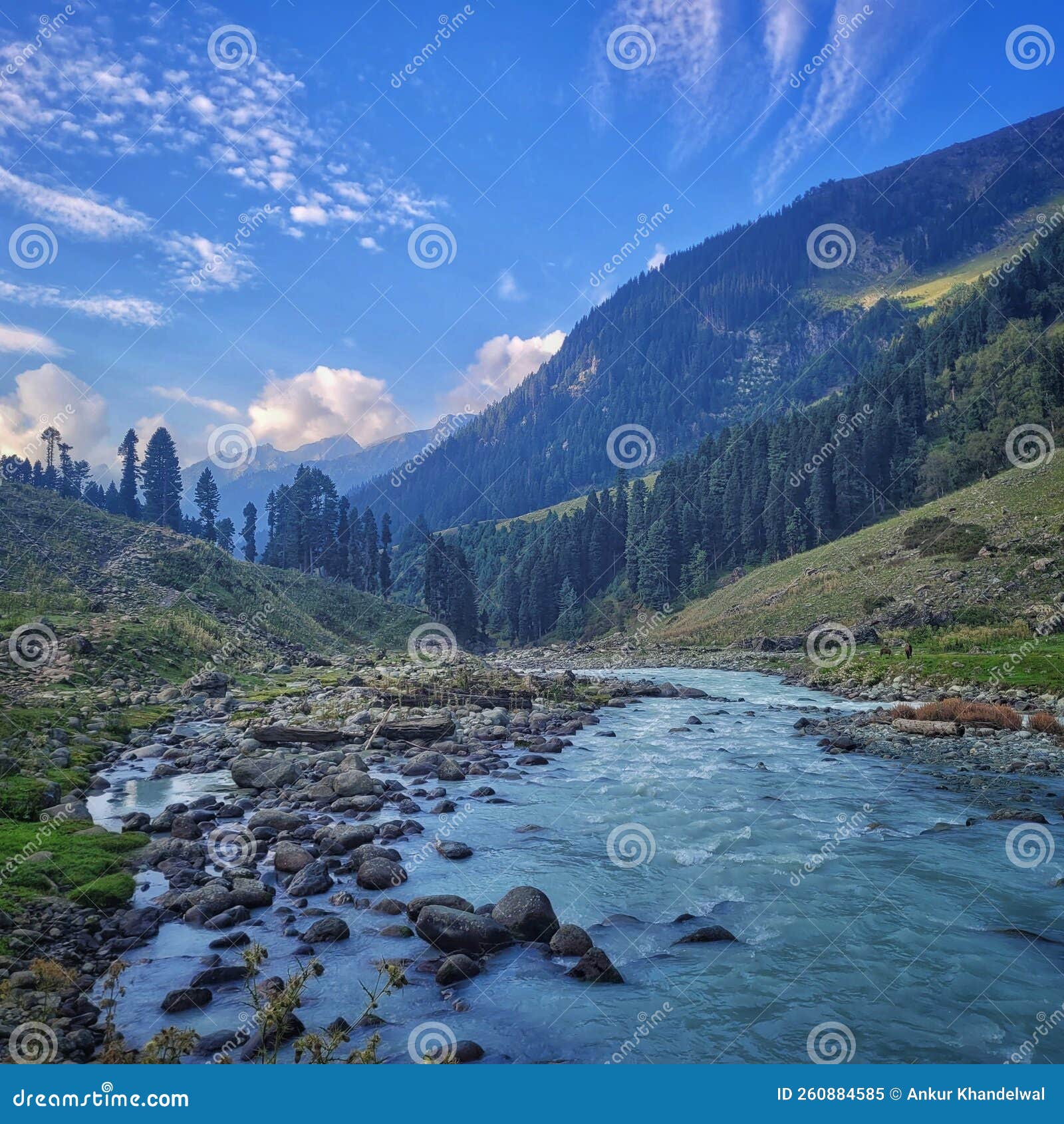 Tarsar Marsar Trek editorial image. Image of mountains - 260884585