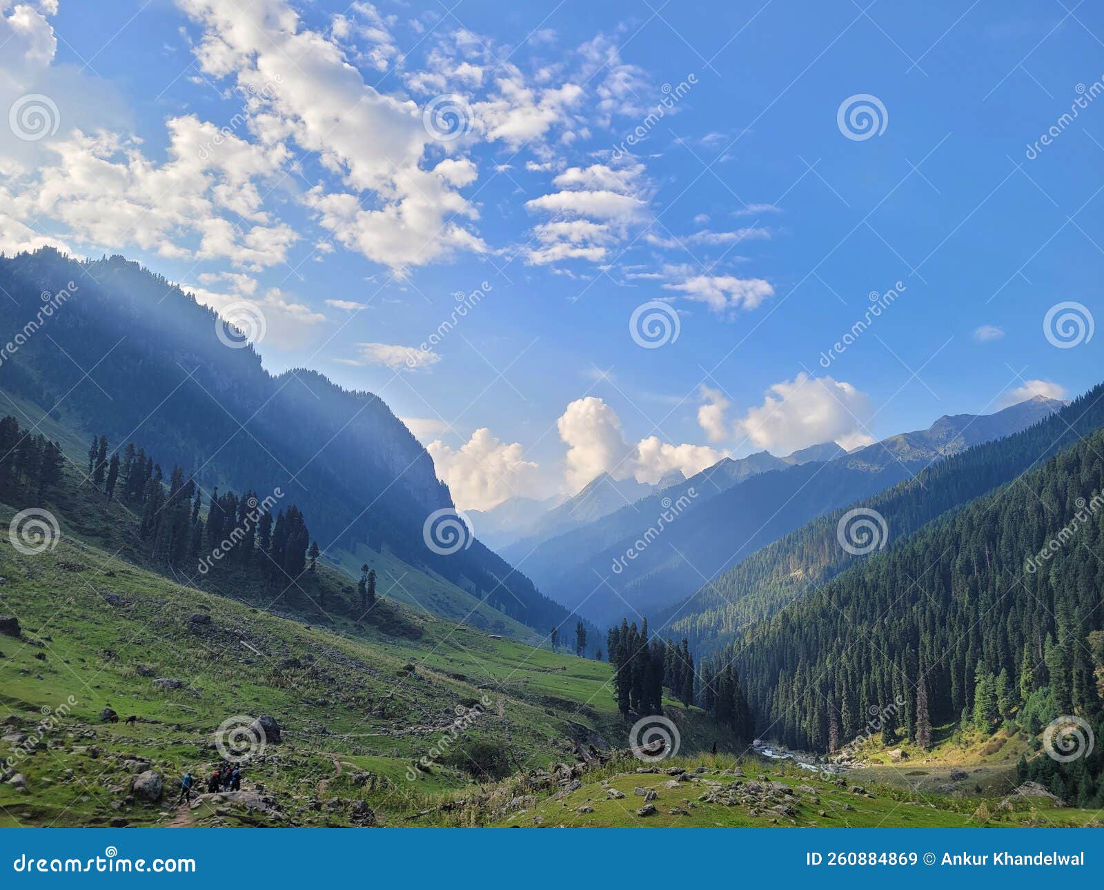 Tarsar Marsar Trek editorial stock image. Image of srinagar - 260884869