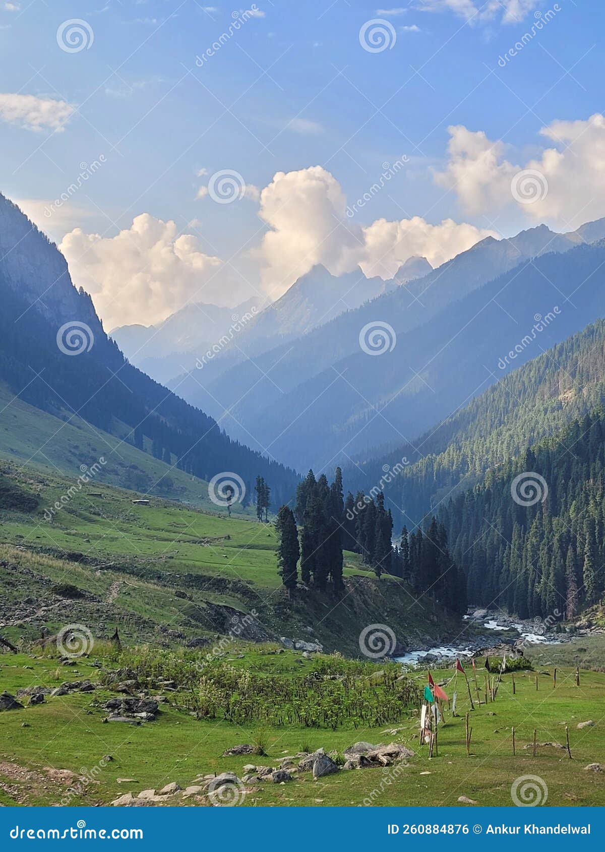 Tarsar Marsar Trek editorial photo. Image of landscape - 260884876
