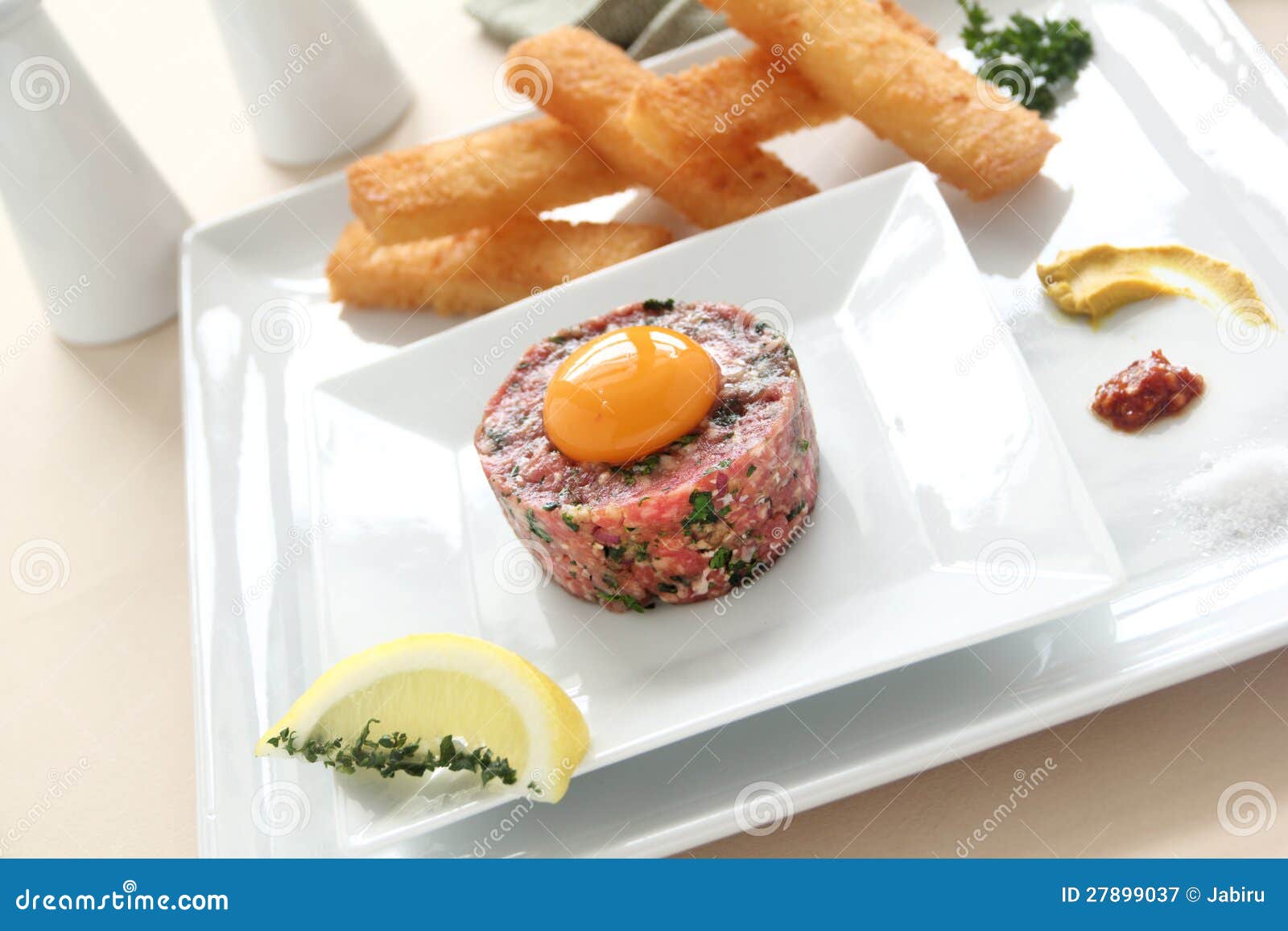 Tartaar stock afbeelding. Image of peterselie, smaakvol - 27899037