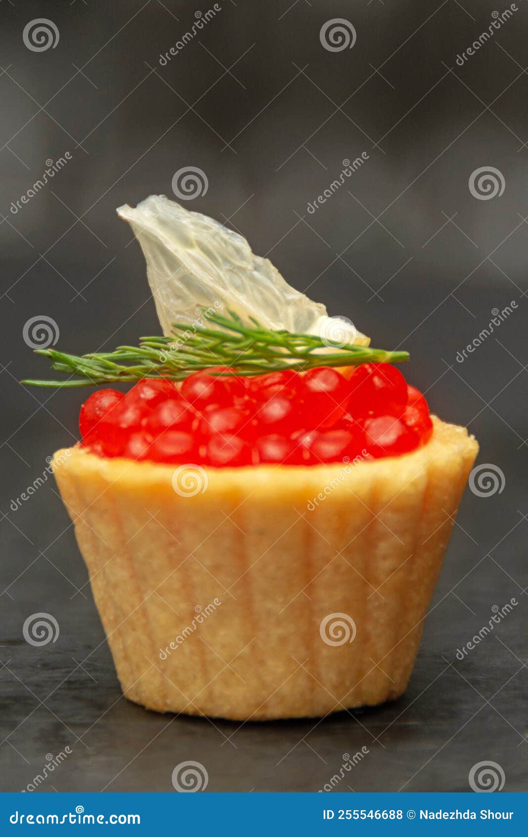 Tarte De Buffet Com Caviar Vermelho Salgado Foto de Stock - Imagem de ...