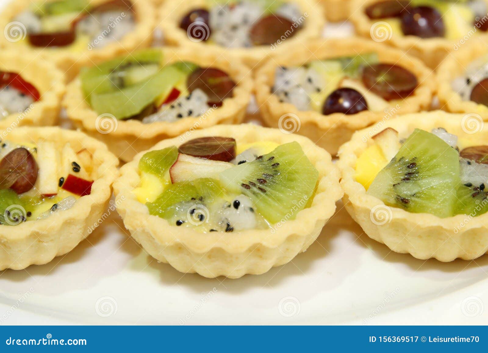 Tarte De Fruta Na Linha De Buffet Imagem de Stock - Imagem de doce ...