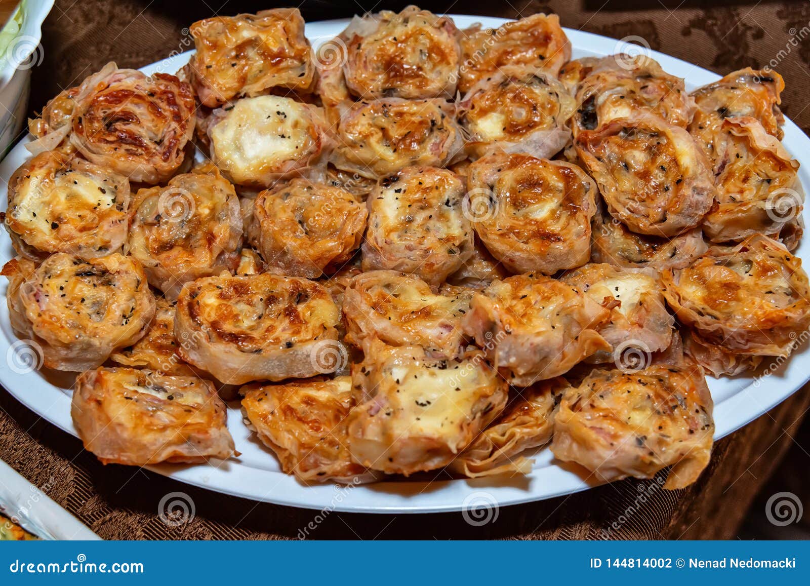 Tarte de pizza serbe photo stock. Image du champignon - 144814002