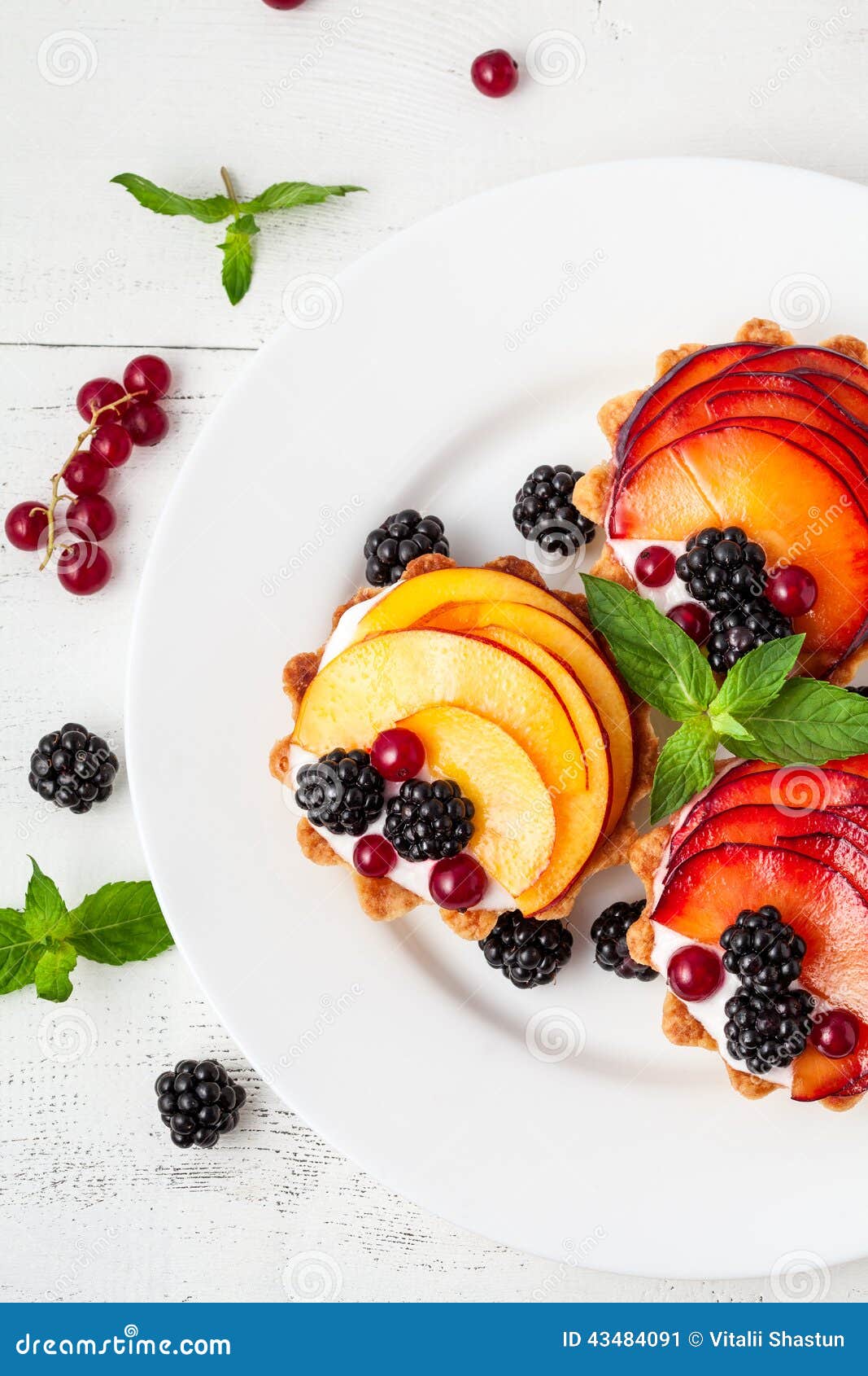 Tarts with froots stock image. Image of backery, background - 43484091