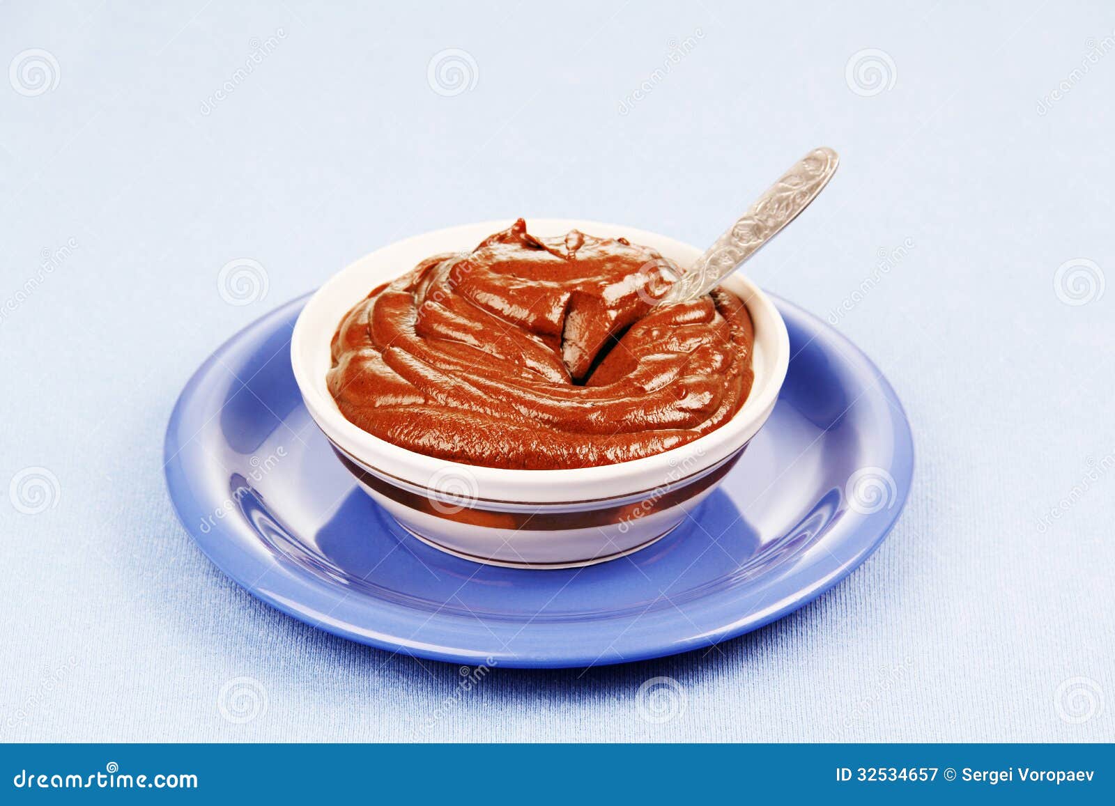 Tasse de chocolat mou. image stock. Image du chocolat - 32534657