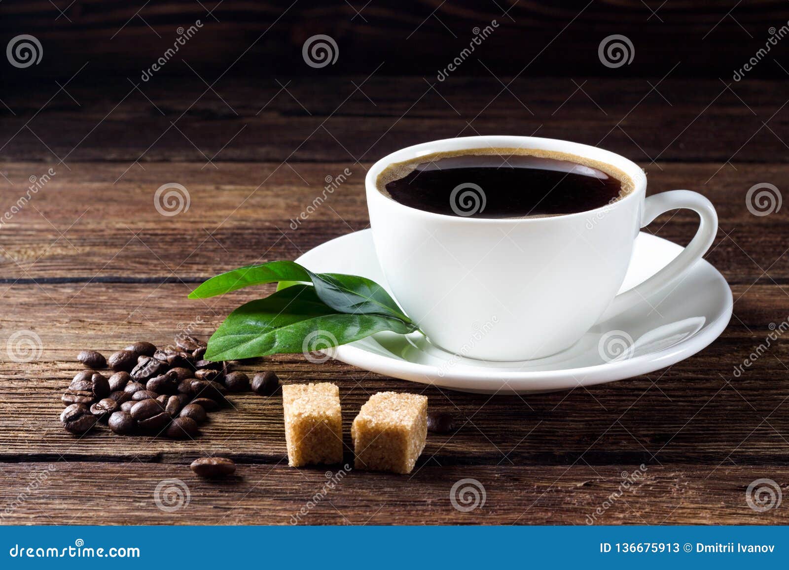 Tasse Kaffee Mit Bohnen, Blatt Und Zucker Stockbild - Bild von ...