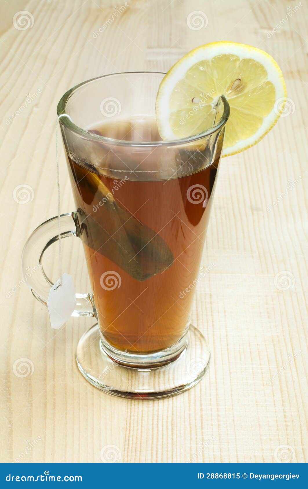 Tasse Tee mit Teebeutel stockbild. Bild von erfrischung - 28868815