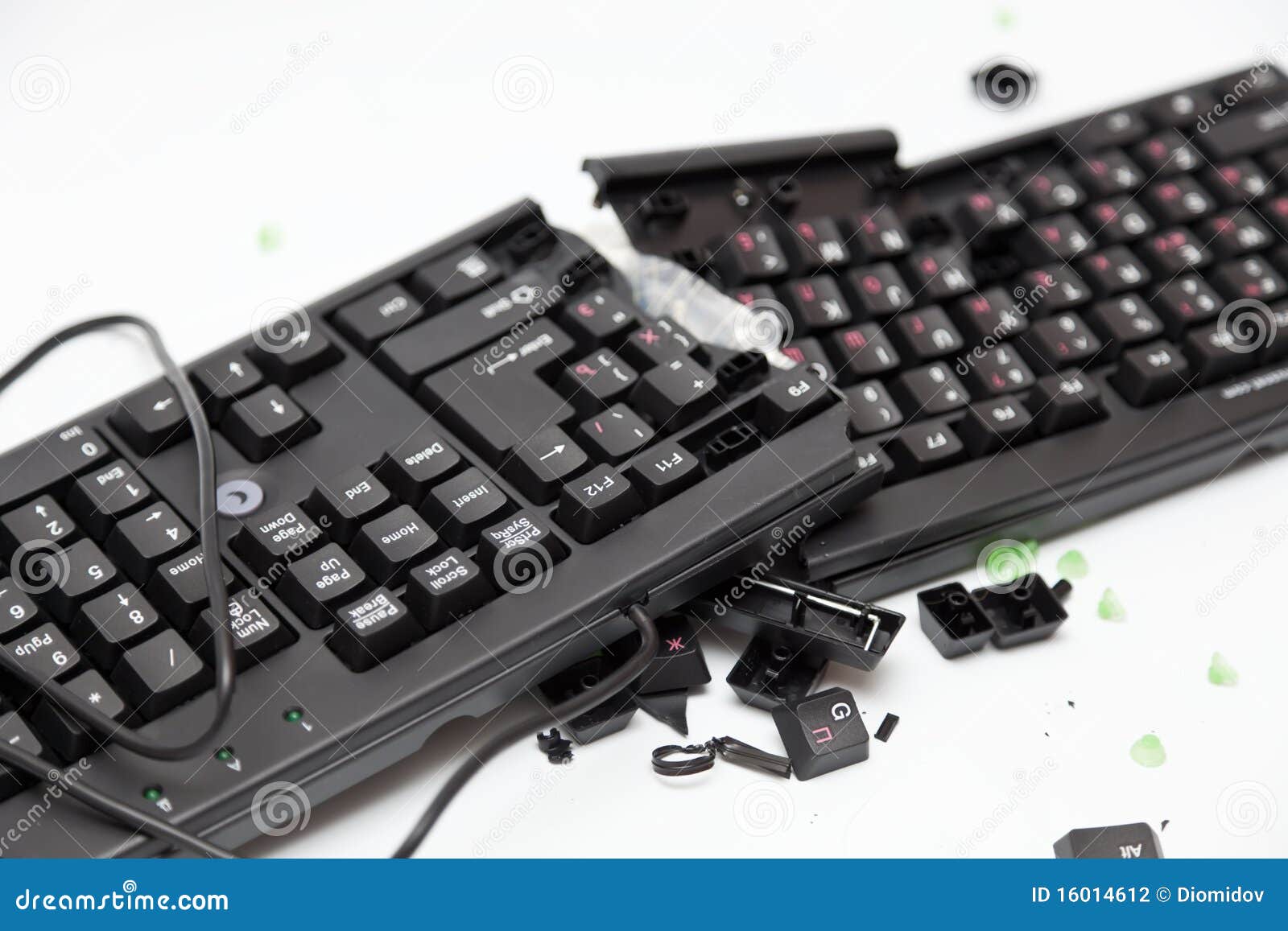 Tastiera rotta del pc fotografia stock. Immagine di rotto - 16014612