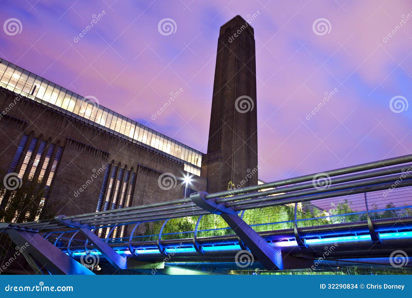 Tate Modern and the Millennium Bridge Editorial Stock Image - Image of ...