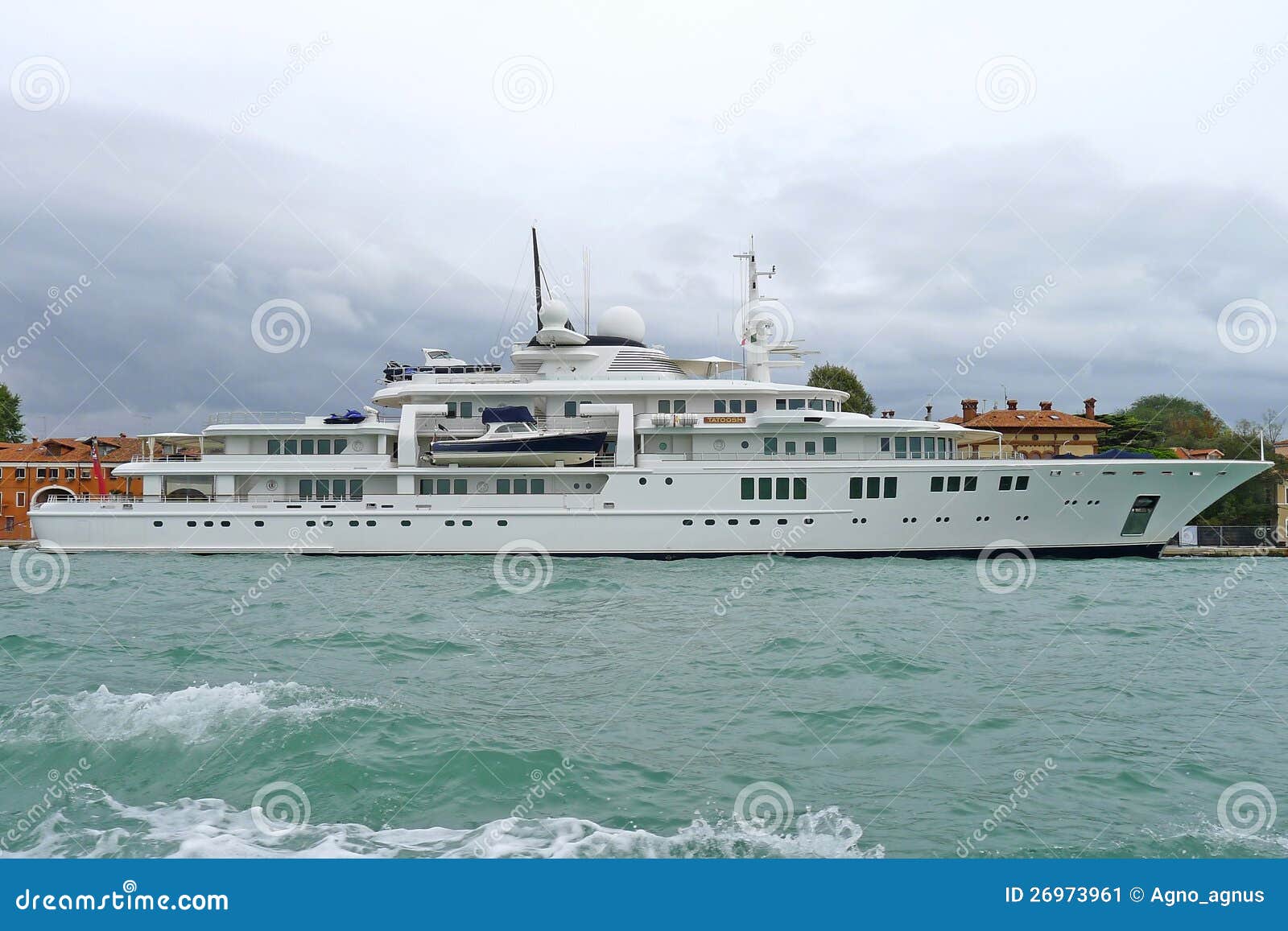 Tatoosh Luxury Boat editorial photo. Image of yacht, harbour - 26973961
